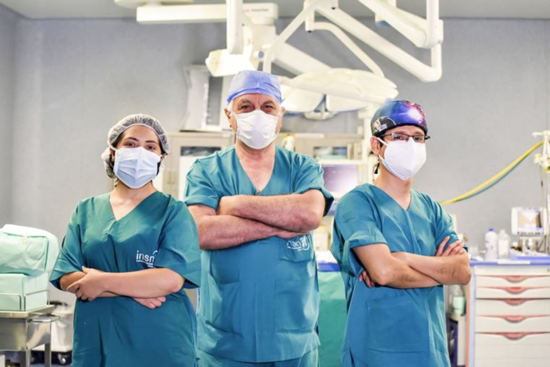 Día Del Trabajo La Admirable Labor De Un Médico Que Trabaja Sanando