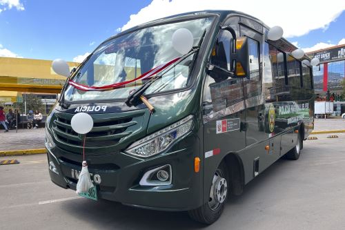 Comisaría de Turismo del Cusco recibe minibús para reforzar seguridad ...