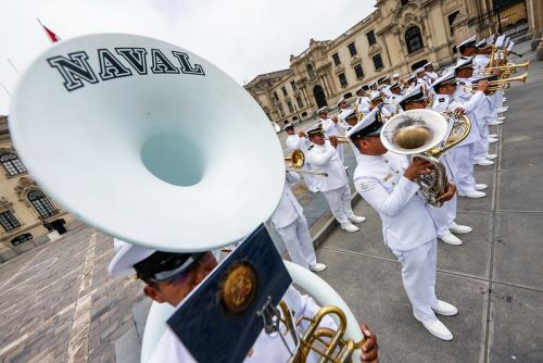 Peru: Traditional Changing of Guard ceremony held at Government Palace ...
