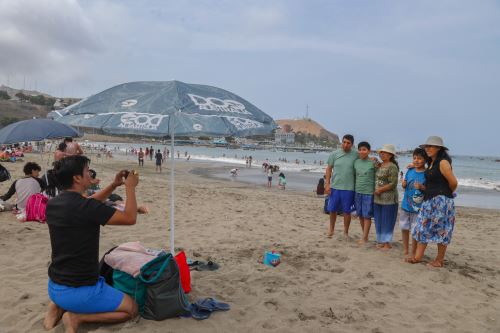 Así luce playa Agua Dulce tras recojo de desperdicios dejados por bañistas [fotos] | Noticias ...