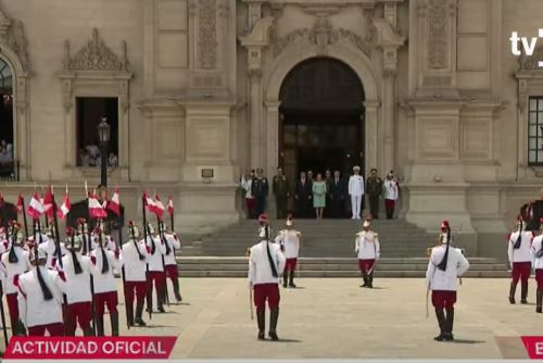 Peru: President Boluarte leads traditional Changing of Guard ceremony ...