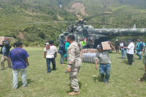 Lambayeque: con puente aéreo llevan ayuda humanitaria a poblaciones aisladas por lluvias ...