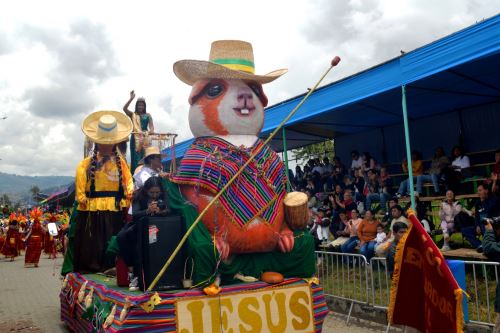 Carnaval de Cajamarca: corso de carros alegóricos derrochan color en ...