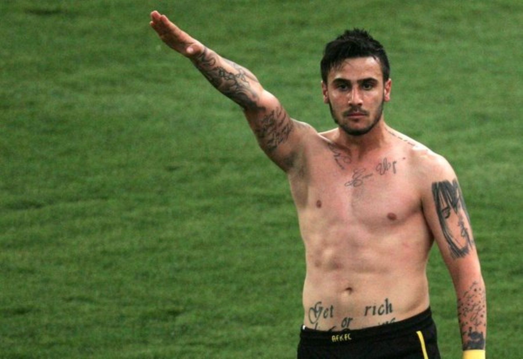 Jugador griego es expulsado de su selección por celebrar con saludo ...