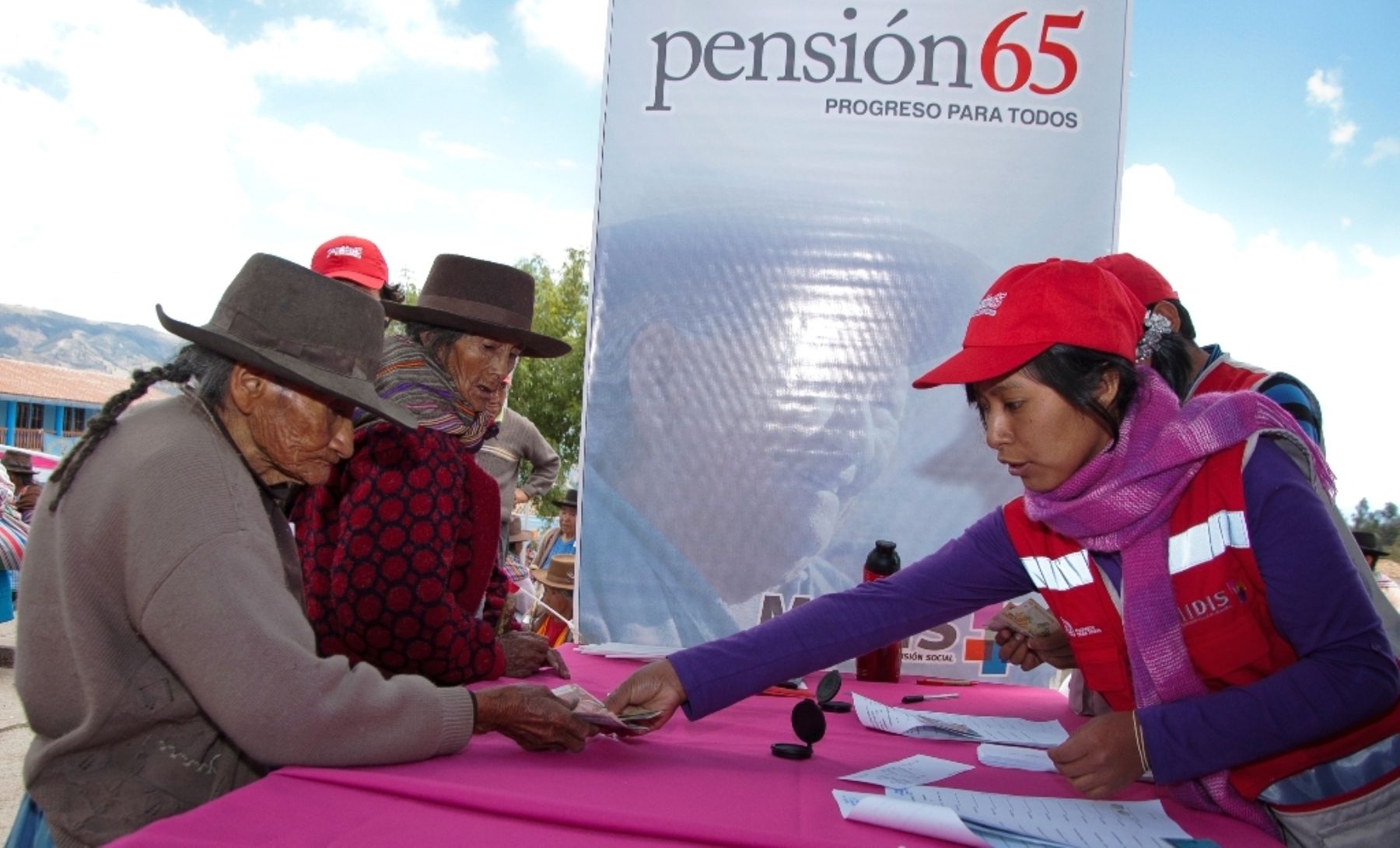 Peru: 28.3% of seniors joined Pension 65 program | News | ANDINA - Peru News Agency
