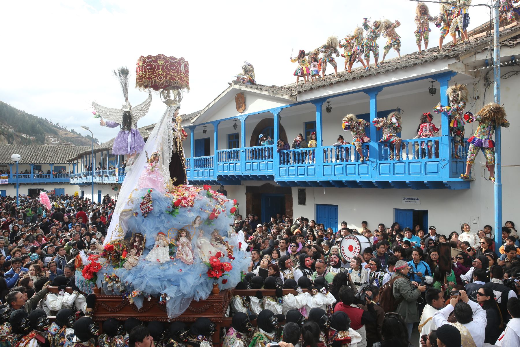 Fiesta religiosa de Mamacha Carmen congregó a más de 10,000 turistas en ...
