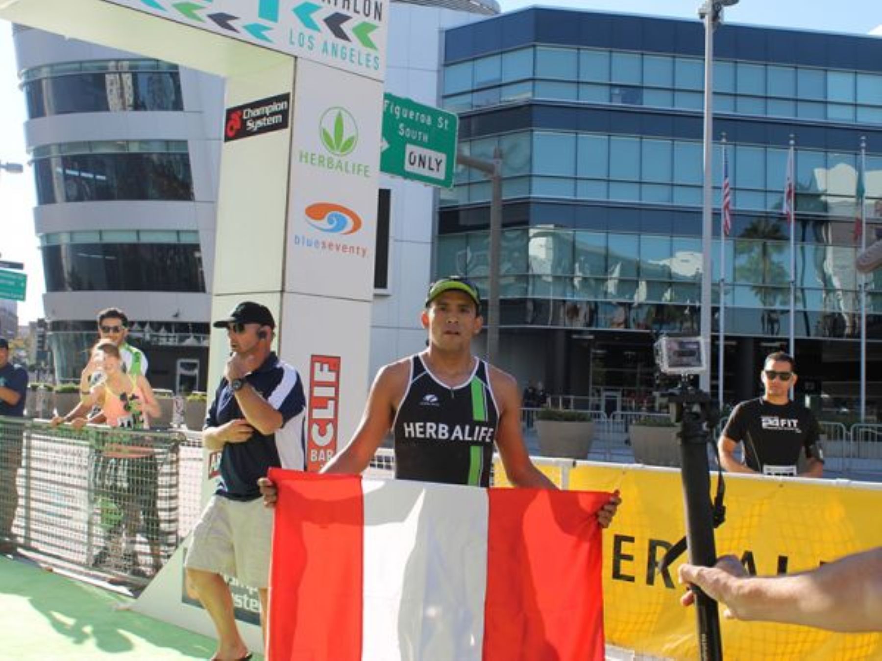 Peruano Rodrigo Medrano se consagró campeón en la Triatlón de Los ...