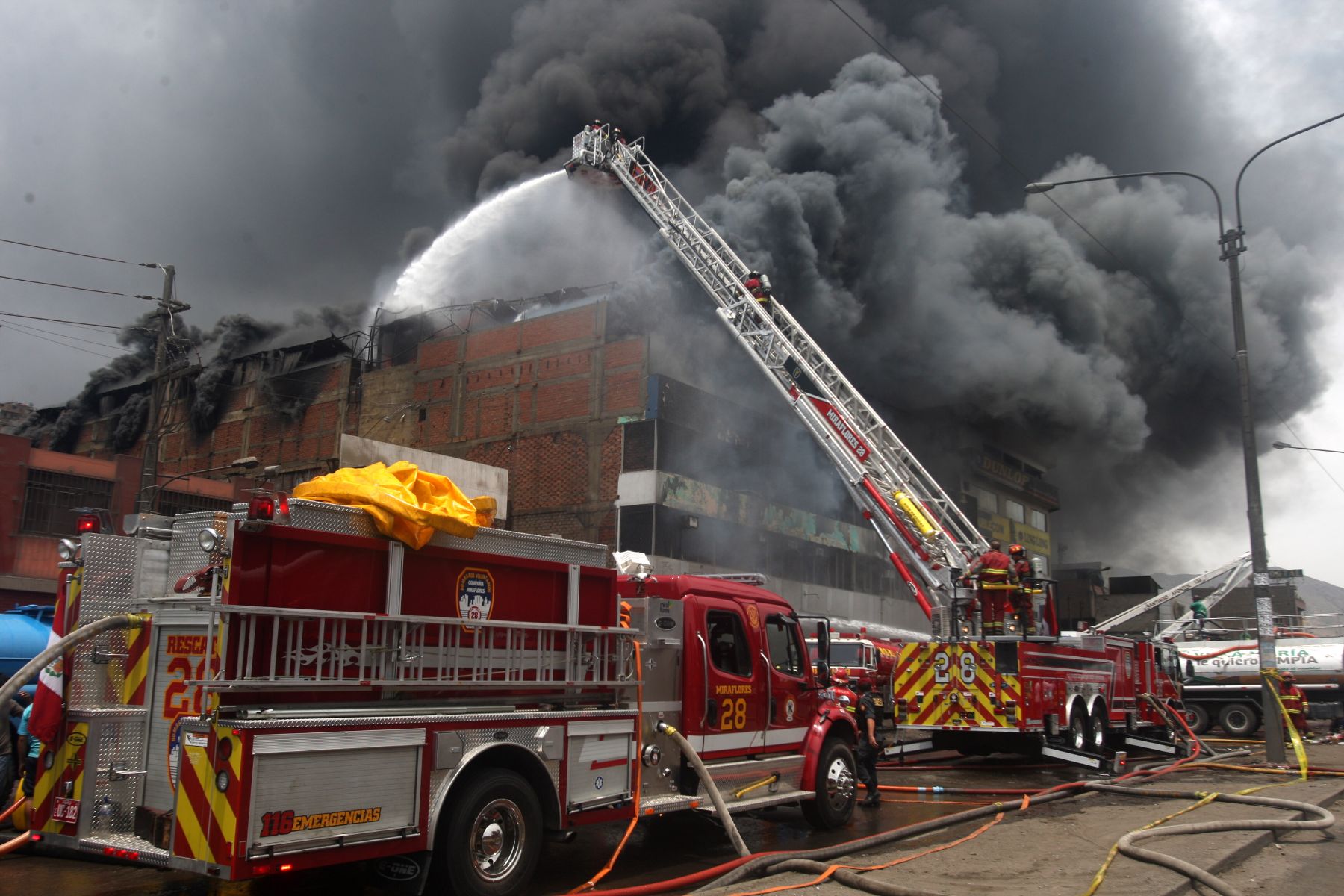 Inhalación de humo del incendio puede generar desde ardor en la nariz ...