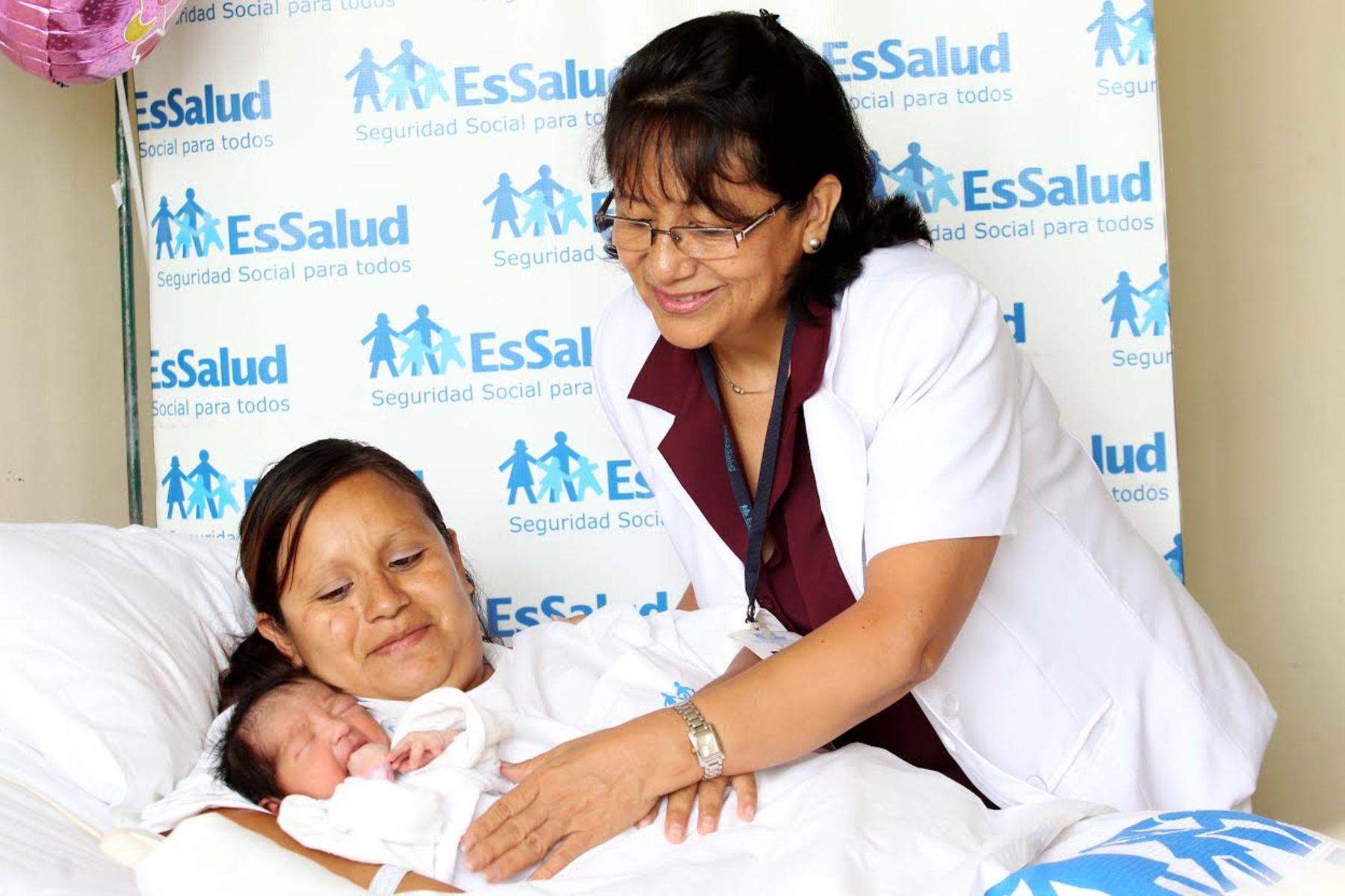 EsSalud instituye el 14 de febrero como Día de la Humanización ...