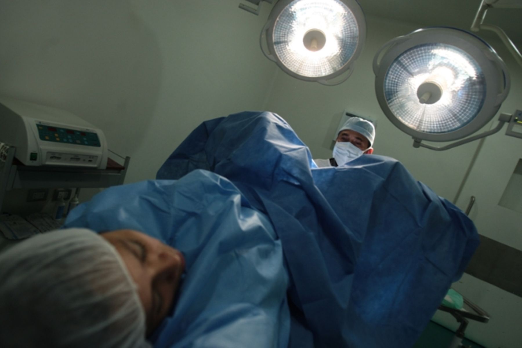 Realizan con éxito cirugía en cáncer de mama en hospital de EsSalud de ...