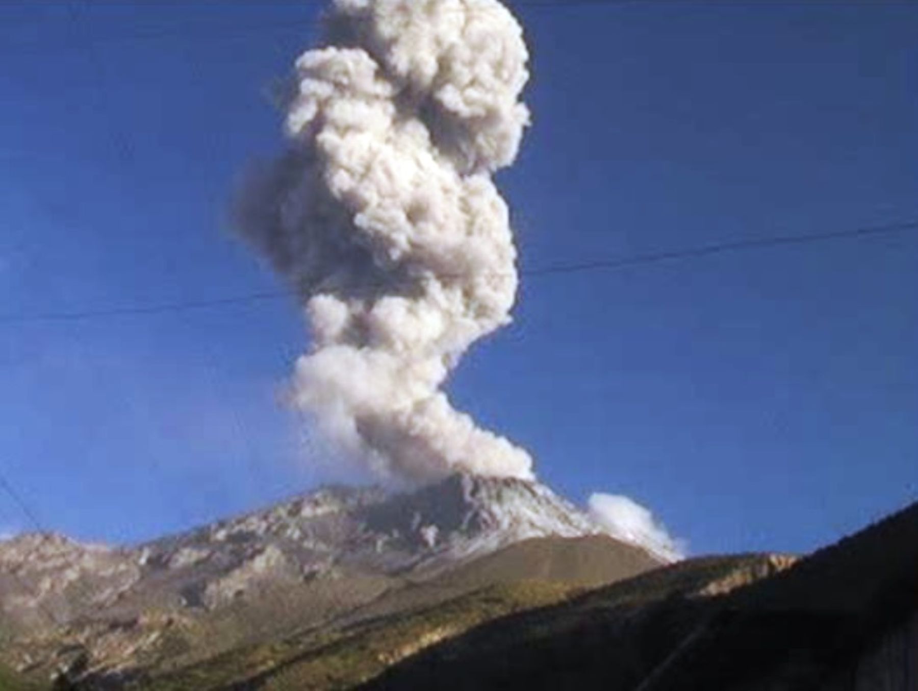Evacuarán a 30 personas en Arequipa por incremento de actividad del ...