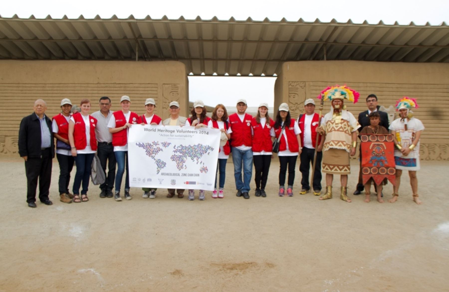 Unesco volunteers work in Peru's Chan Chan conservation | News | ANDINA ...