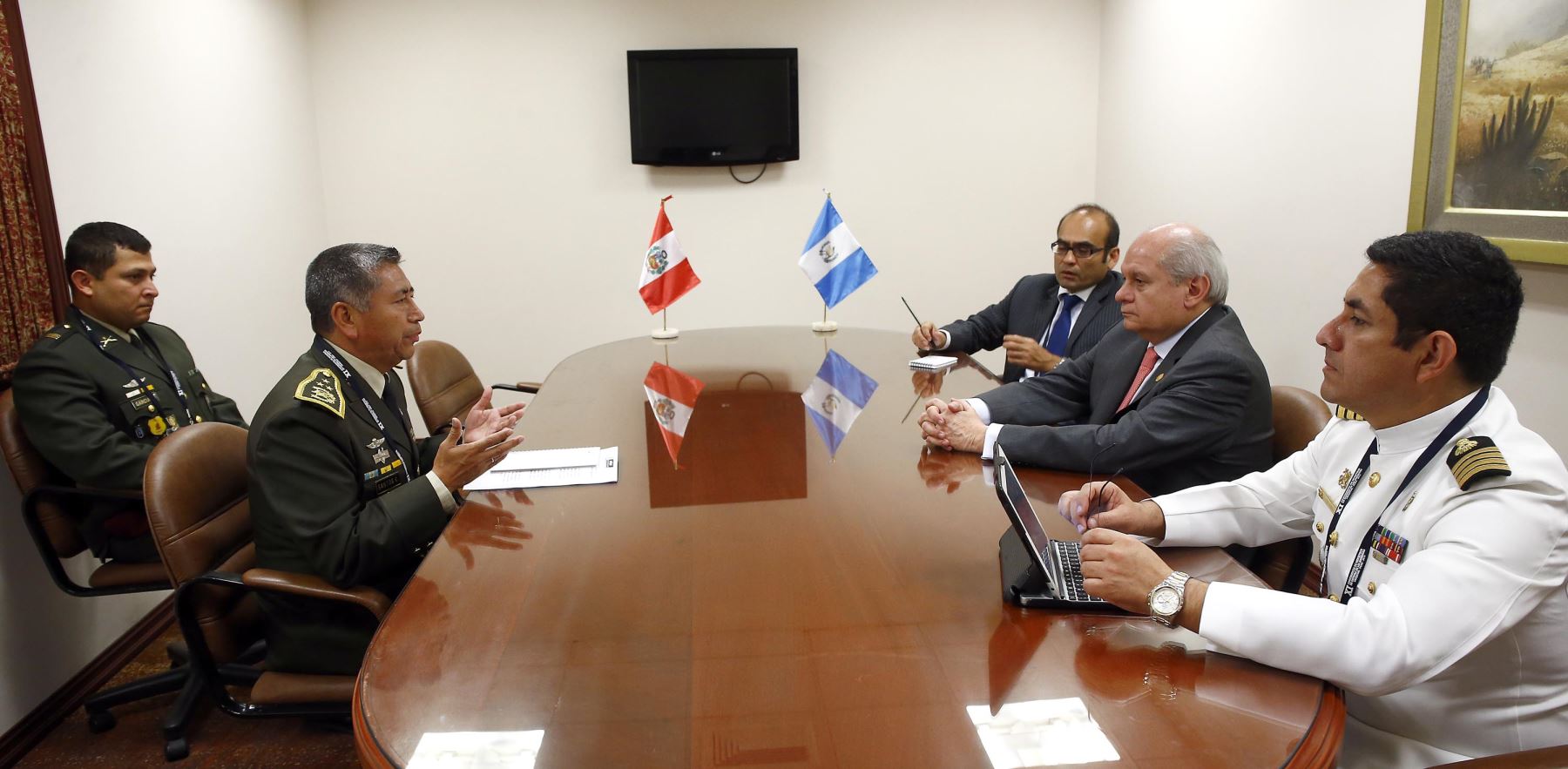 Ministro Cateriano se reunió con ministro de Surinam y viceministro de ...