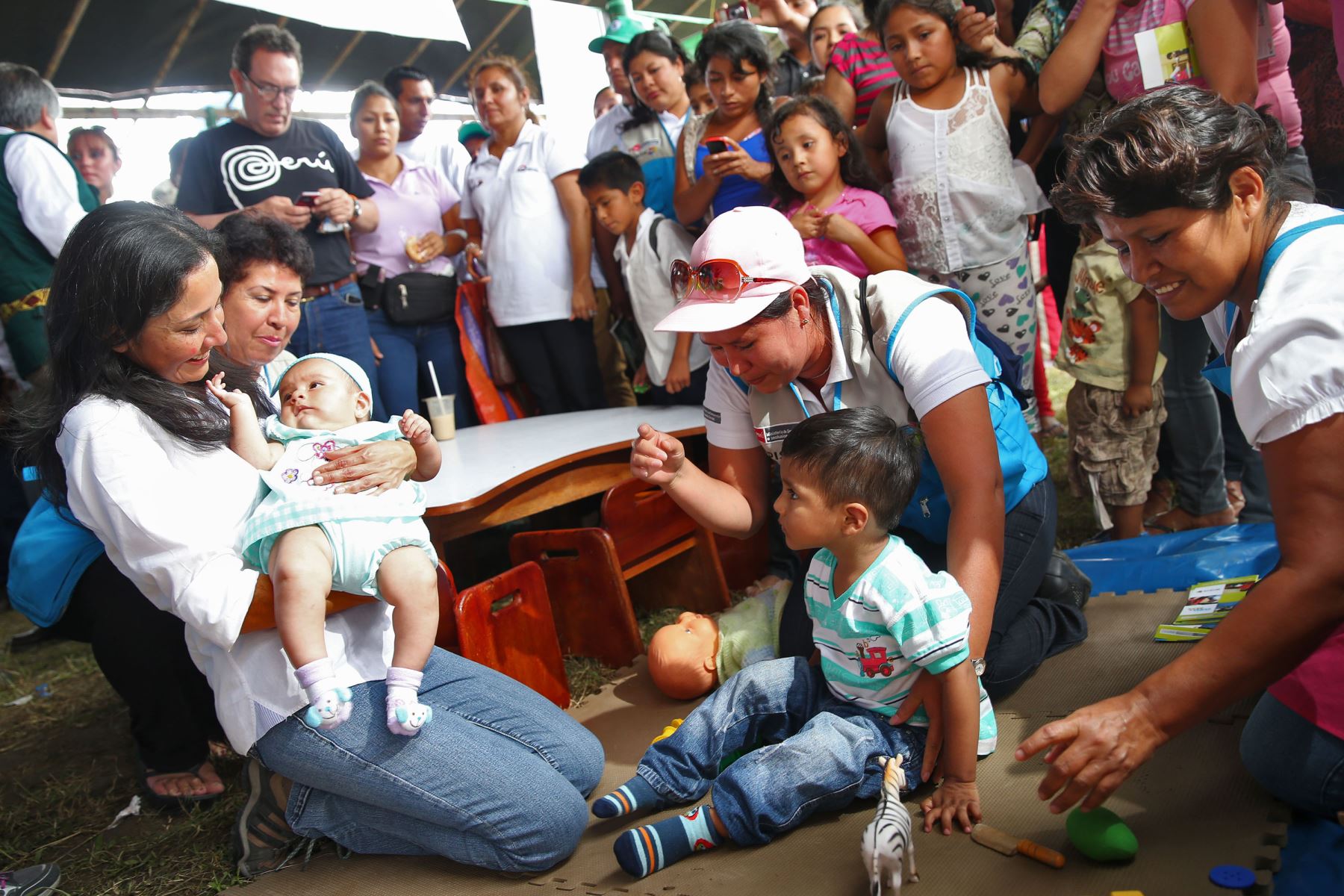 Peru: First Lady visited child care and assistance centers in Northern ...