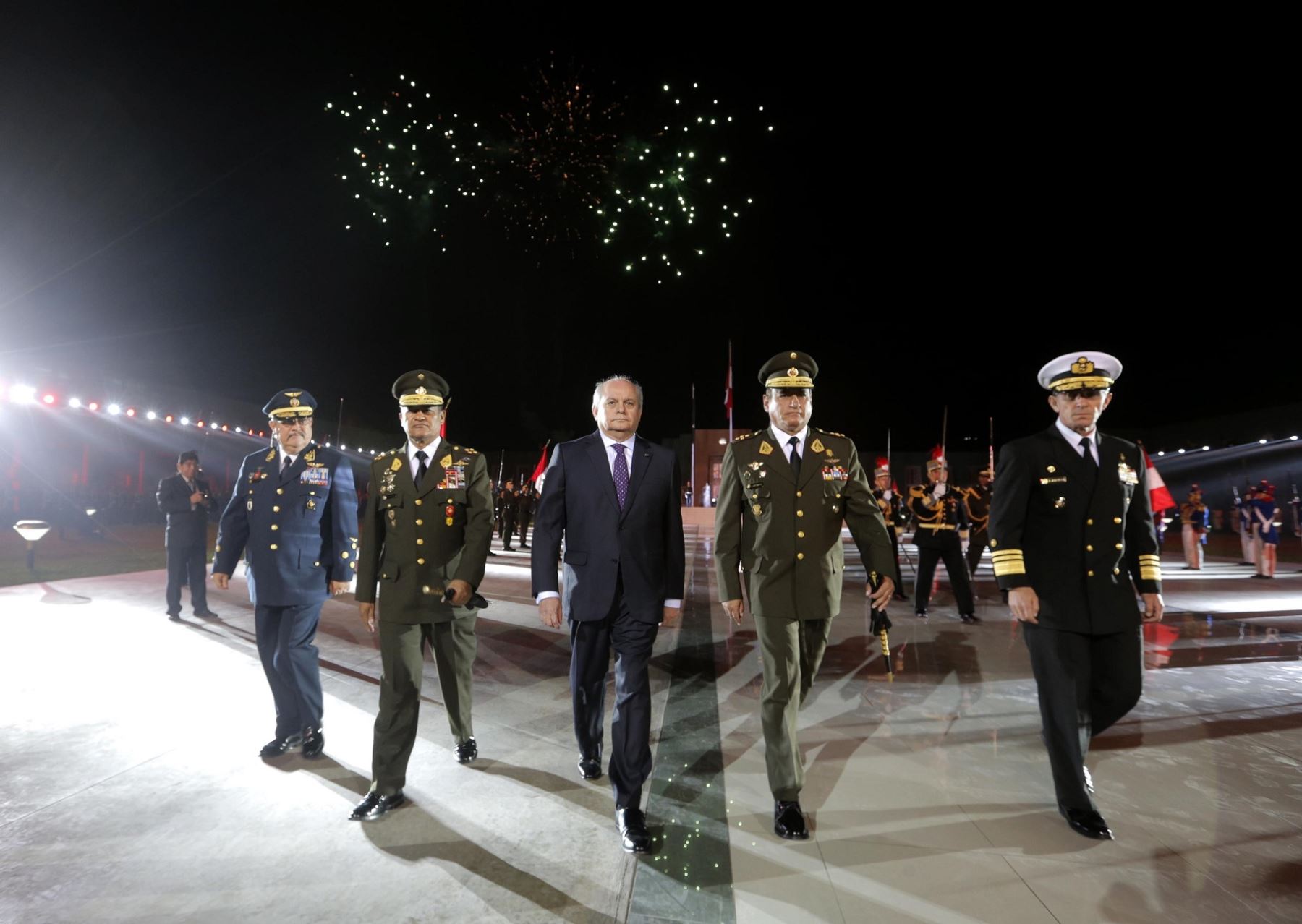 Ministro Cateriano presidió ceremonia por Día del Soldado Peruano ...