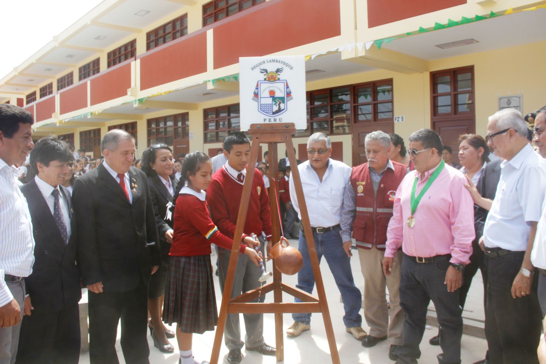 Invierten S/. 3.5 millones en modernización de colegio emblemático de ...