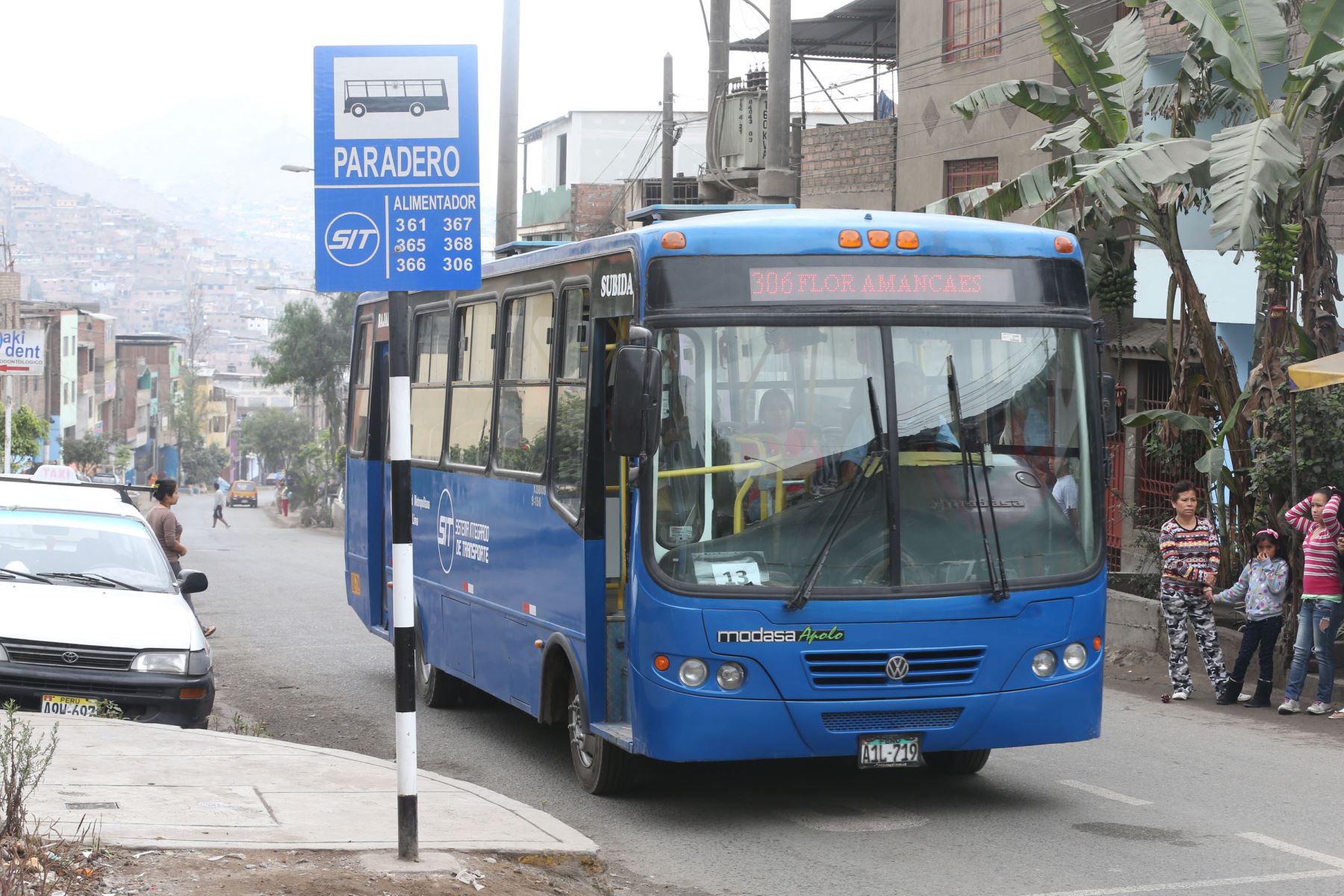 Frecuencia de llegada de buses de Corredor Azul a paraderos continúa ...