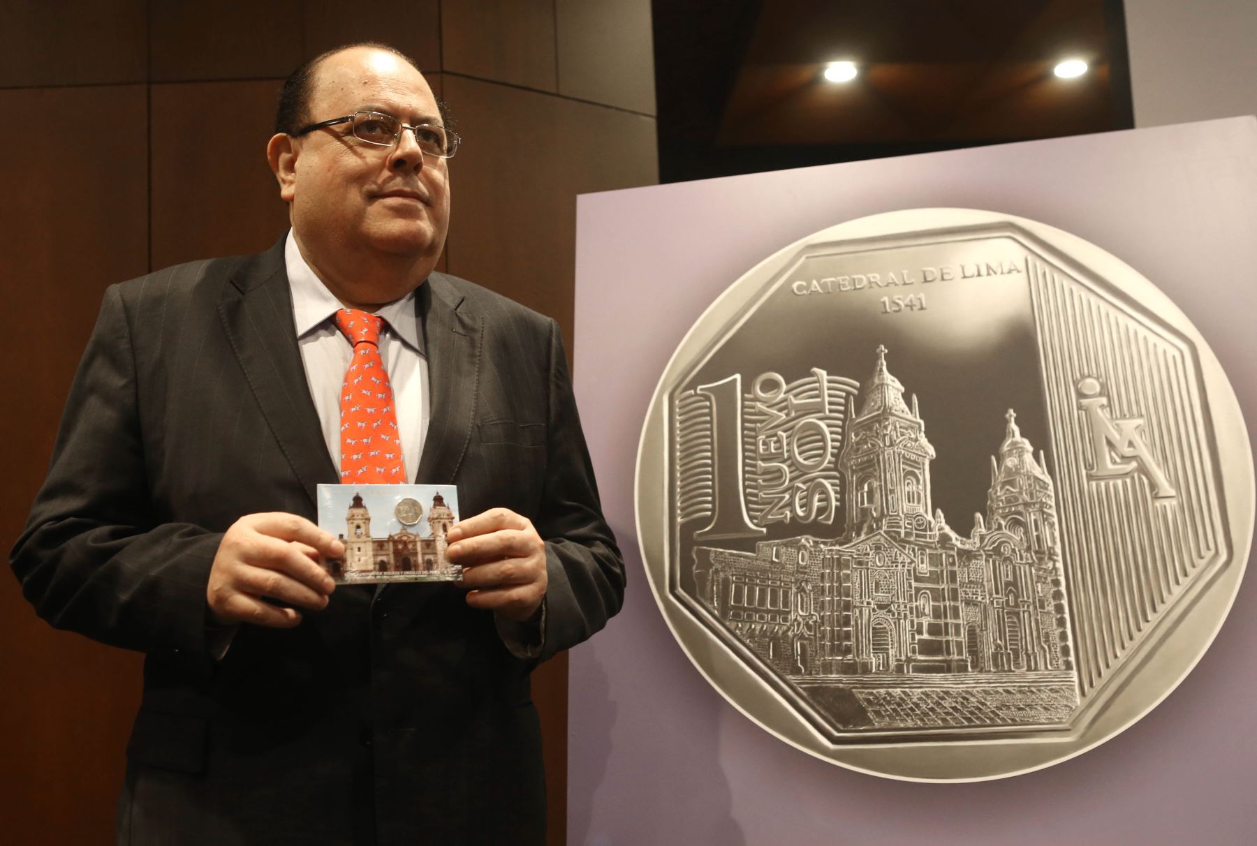 Ratifican a Julio Velarde en la presidencia del Banco Central de ...