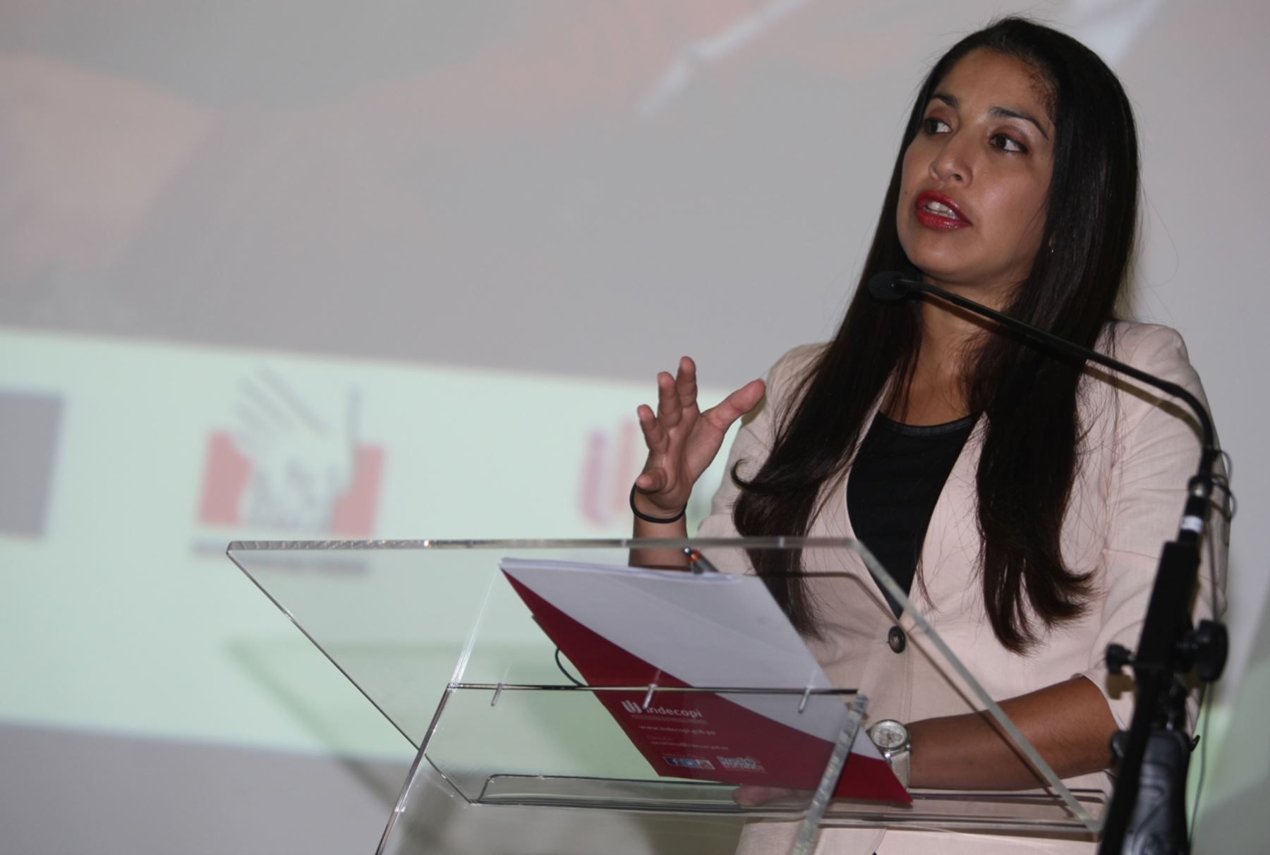 Padres no están obligados a pagar aumento de pensión si colegio no ...