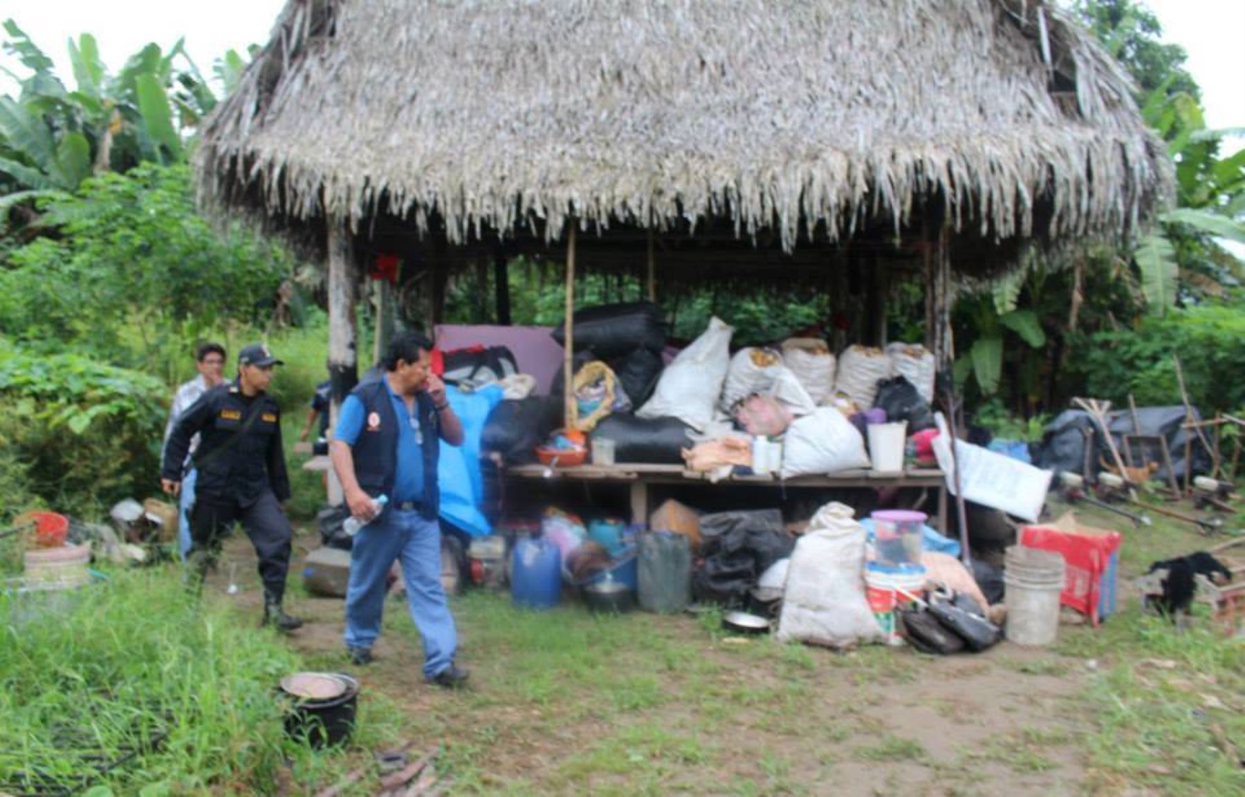 Entregan ayuda a los damnificados por un deslizamiento en Contamana ...