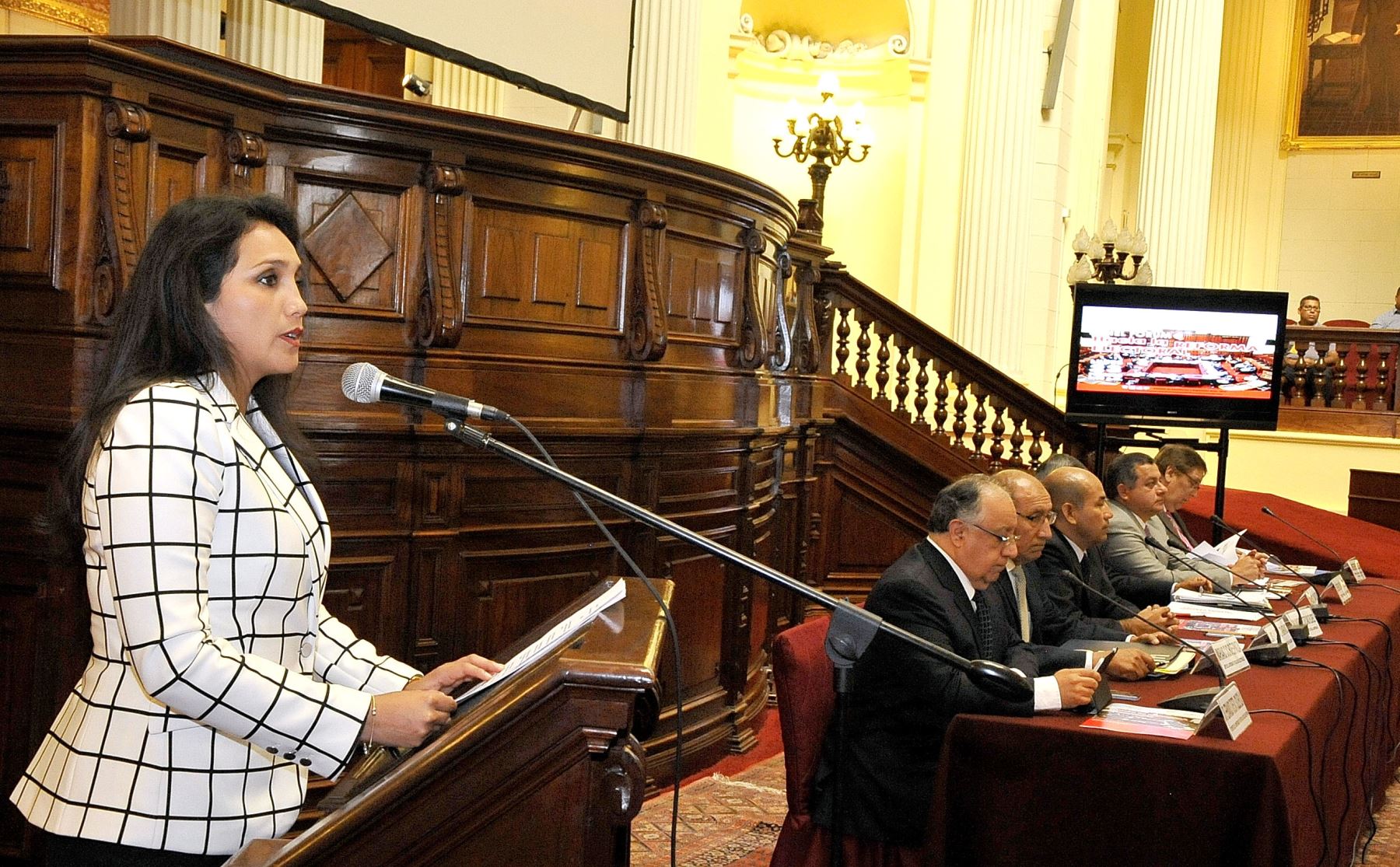 Solórzano pide a bancadas a lograr consensos para aprobar reformas ...