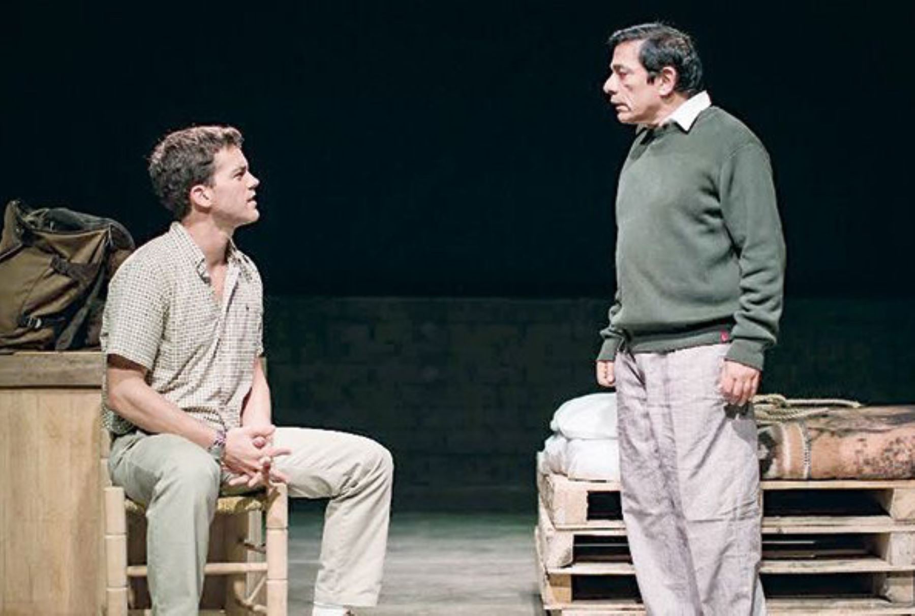 Roberto Moll vuelve al teatro en el Perú con la obra El día de la luna ...