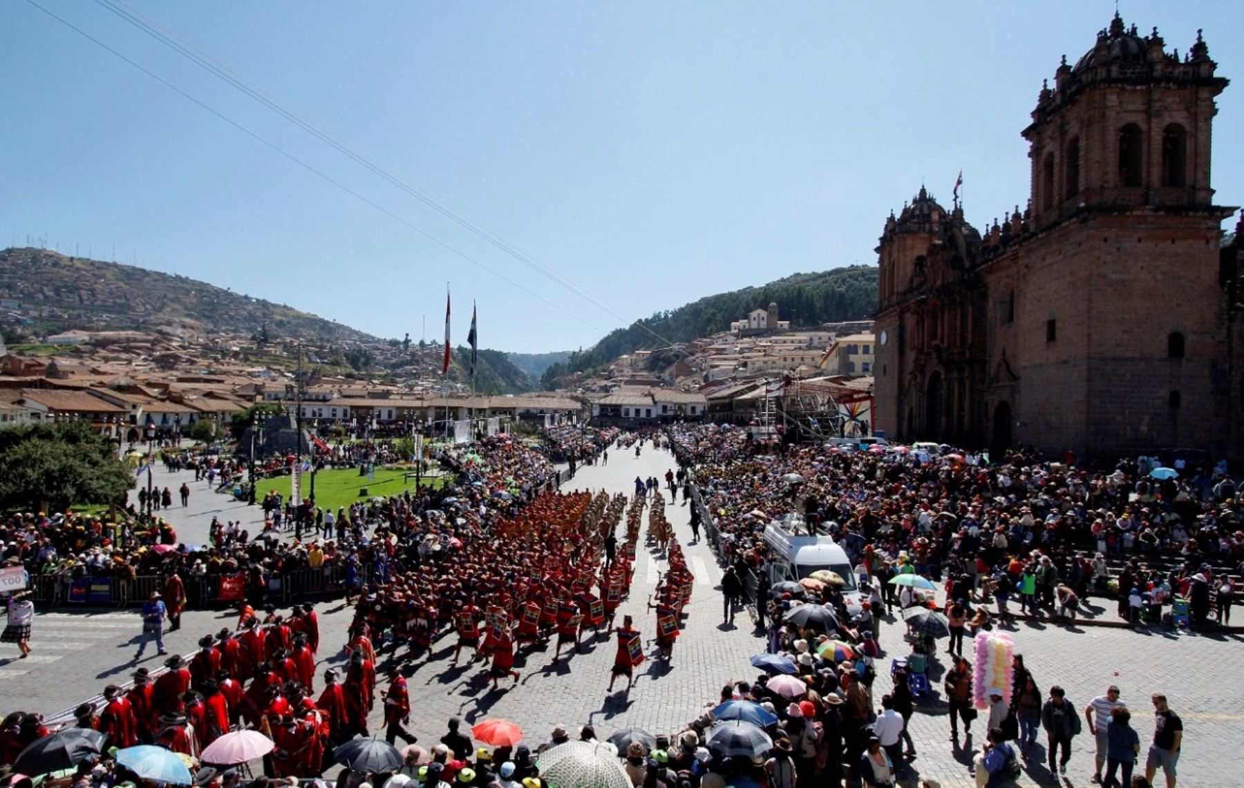 Al ritmo de danzas tradicionales los cusqueños saludan hoy a su tierra ...