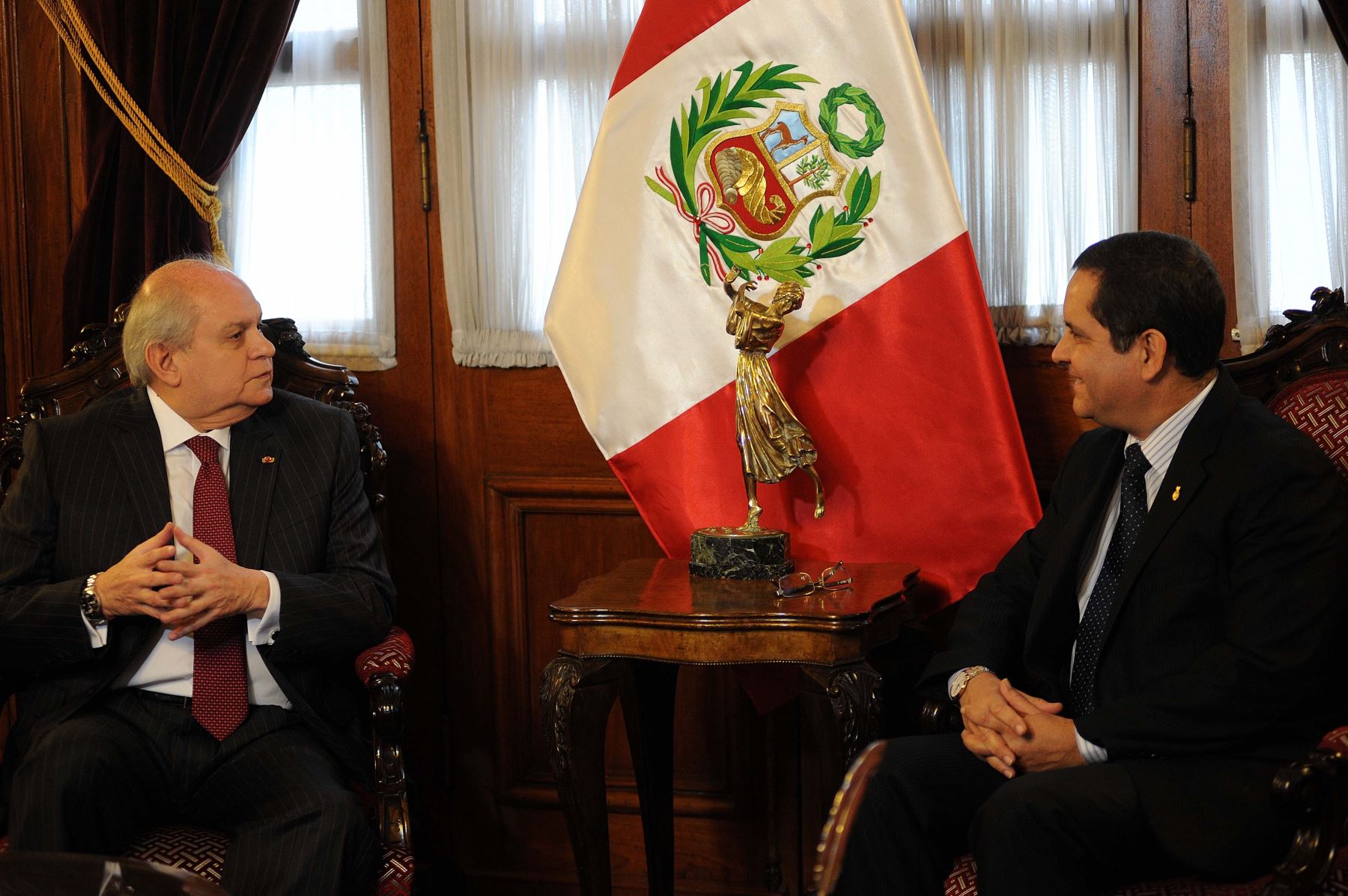 Presidente del Congreso se reúne hoy con premier Pedro Cateriano ...