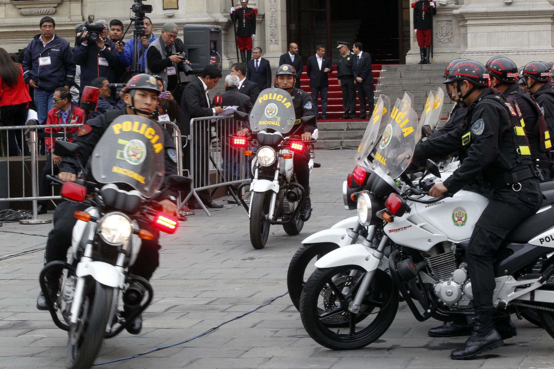 Peruvian Presidents delivers 560 patrol motorcycles | News | ANDINA ...
