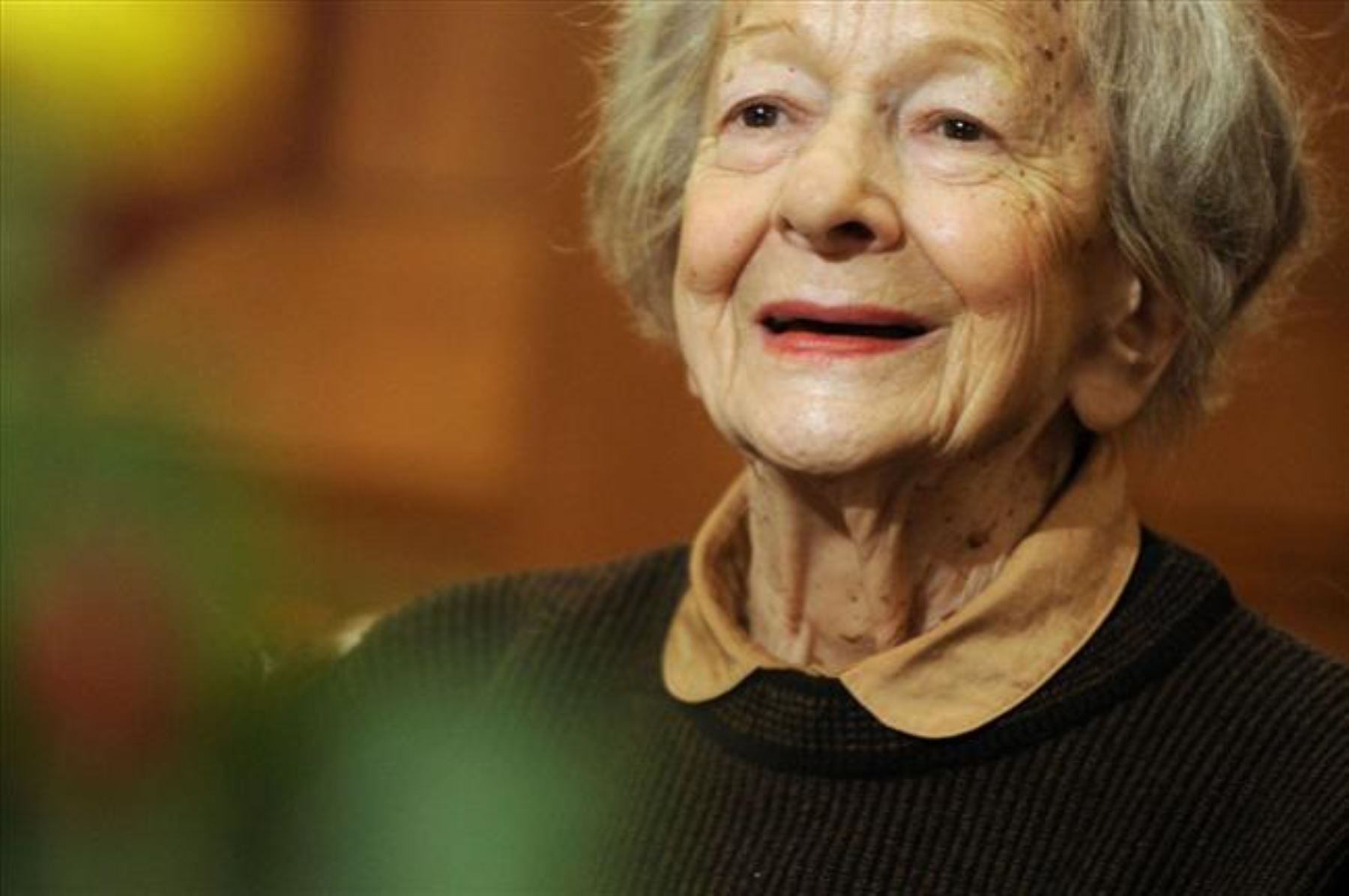 Un 3 de octubre nació poetisa polaca, Wislawa Szymbreska, Nobel de ...