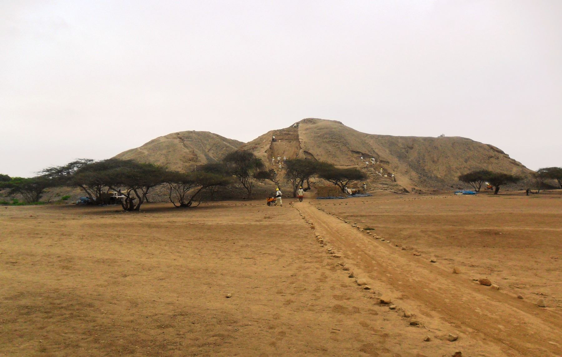 Inician investigación arqueológica en sector Huaca Toledo de Chan Chan ...
