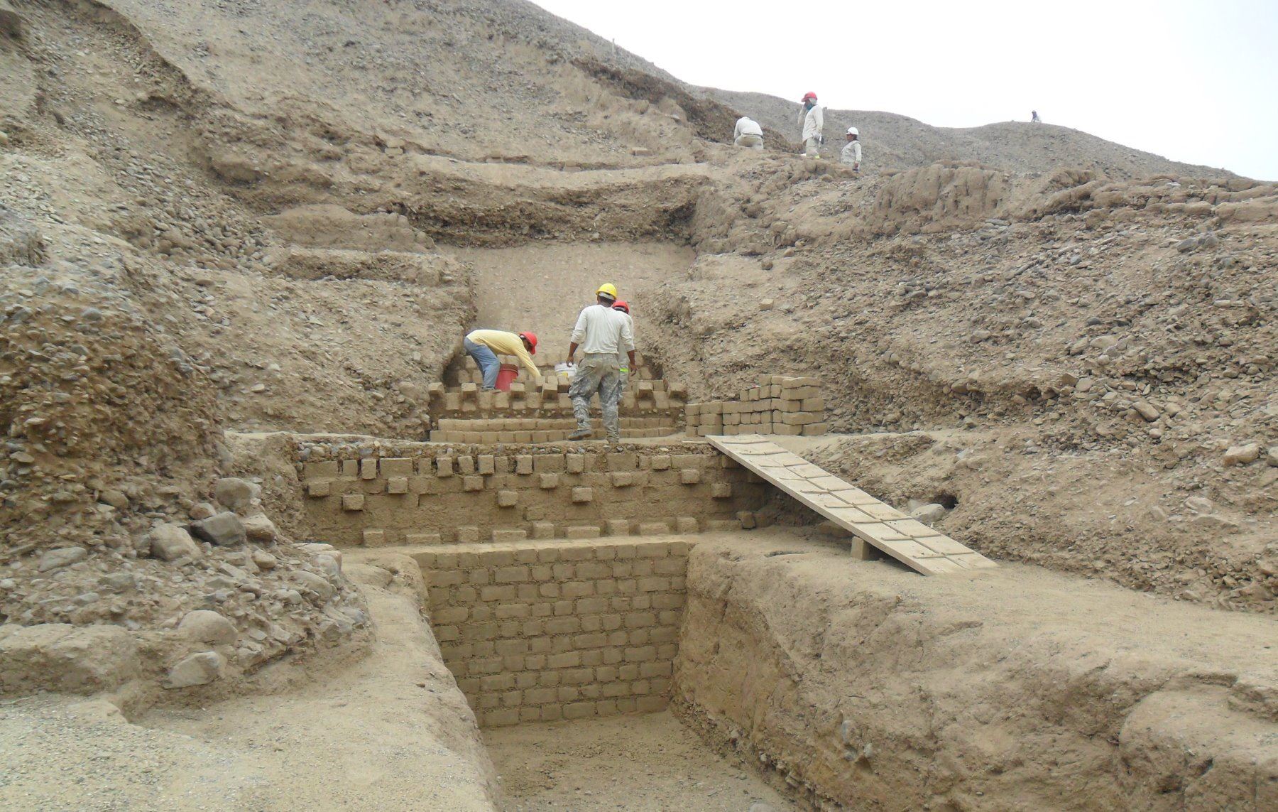 Inician investigación arqueológica en sector Huaca Toledo de Chan Chan ...