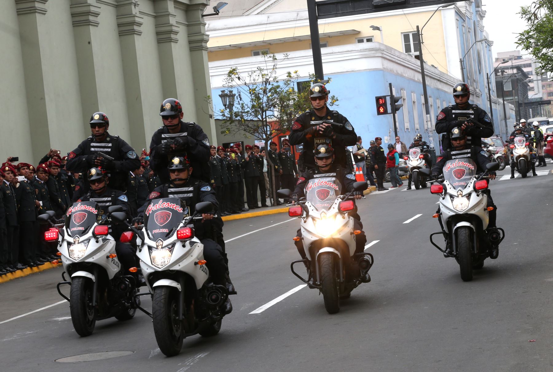 Policía recibió 500 nuevas motocicletas para reforzar su capacidad ...