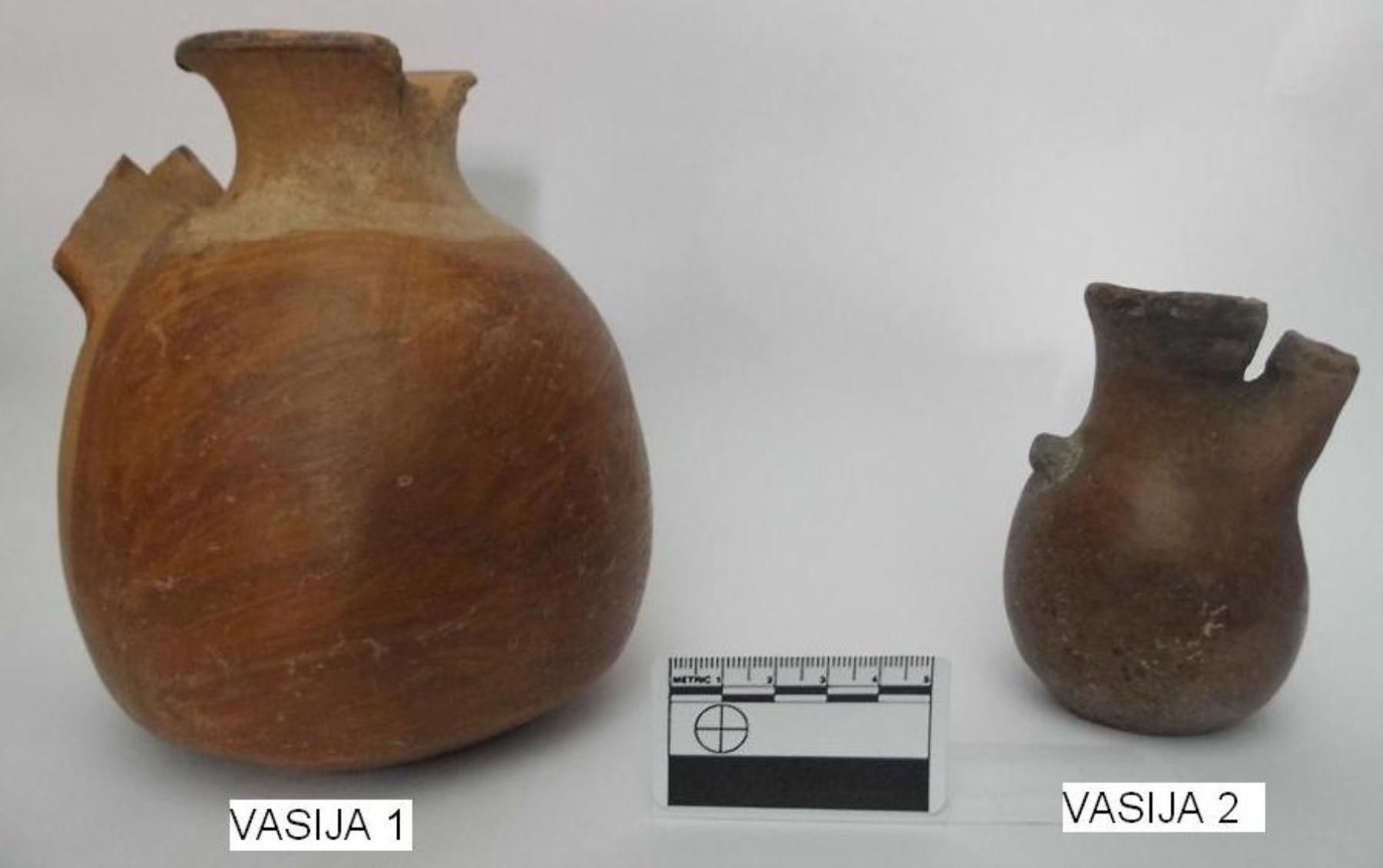 Pobladores entregan cántaros de origen inca a autoridades de Cusco ...