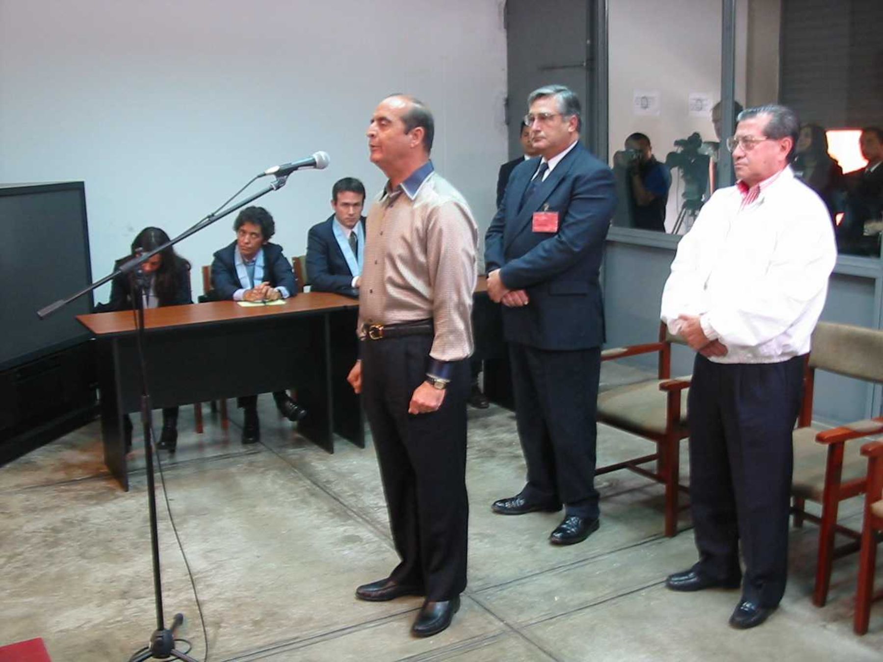 Continúa hoy el juicio oral a Montesinos por despojo de nacionalidad de ...