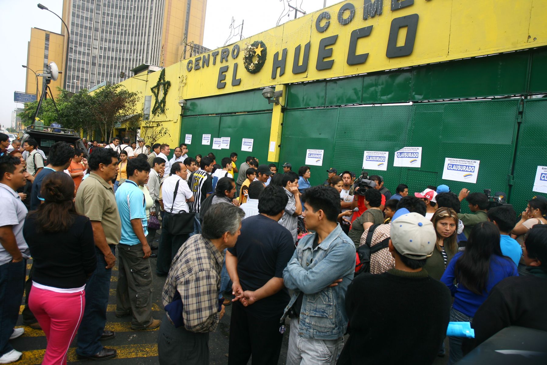 Sólo reabrirán 'El Hueco' si comerciantes instalan pozo a tierra ...