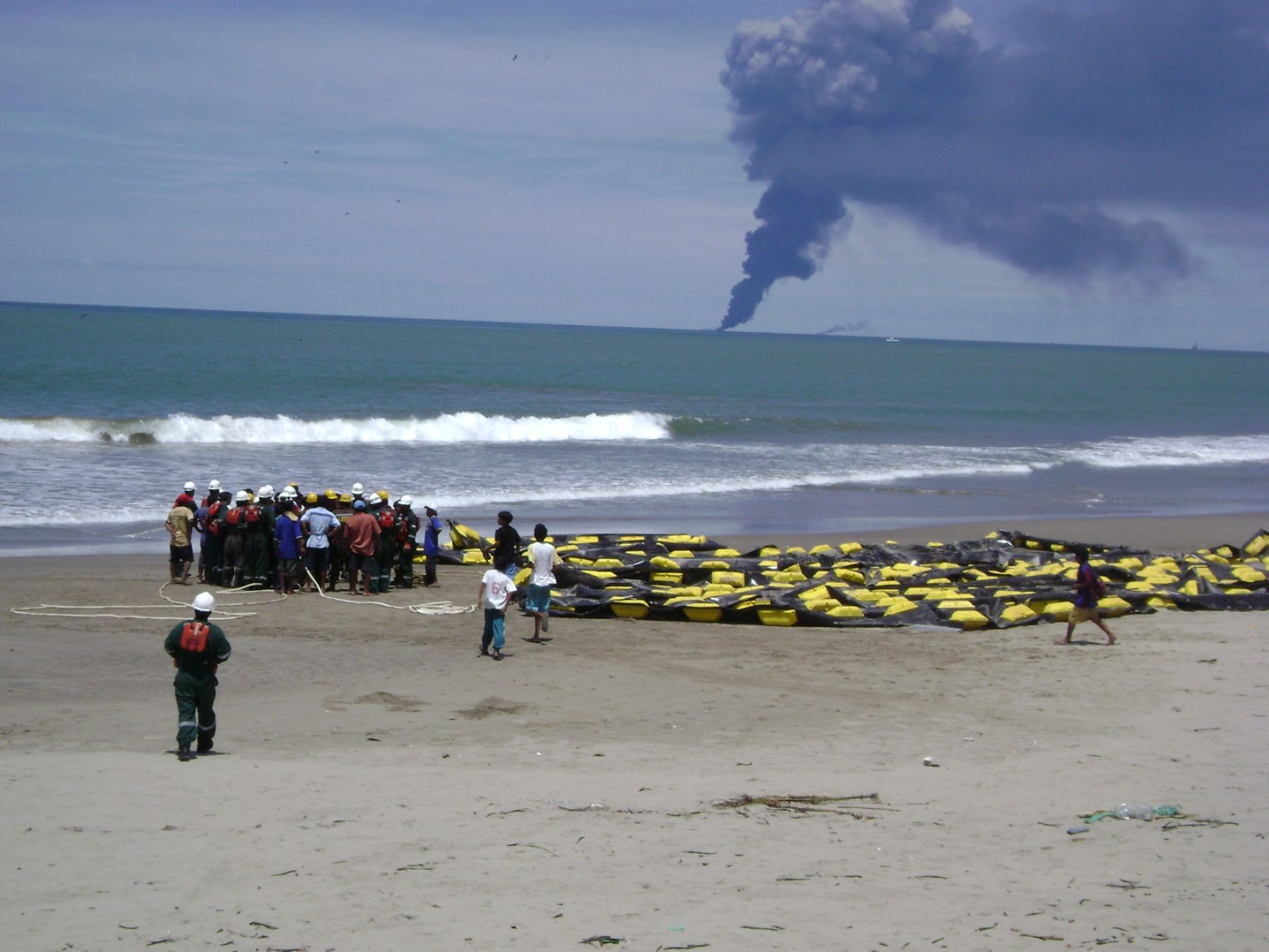Toman nuevas muestras de mar de Tumbes para descartar contaminación por ...