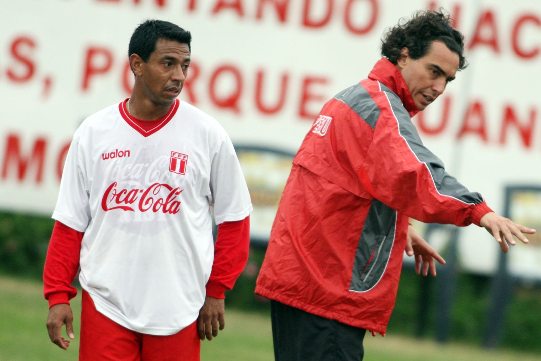 FIFA elige a Nolberto Solano como mejor ejecutor de tiros libres del ...