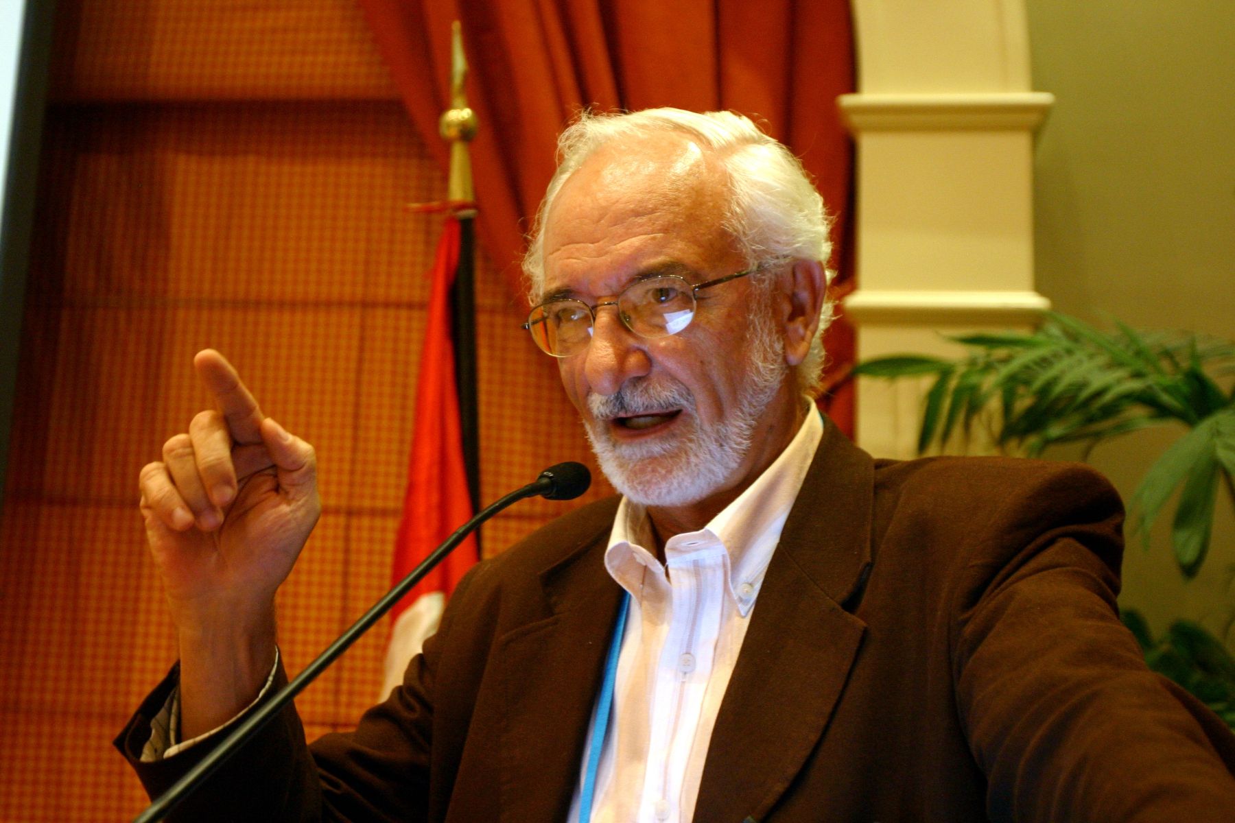 Brack: Es responsabilidad de los profesionales ayudar a resolver ...