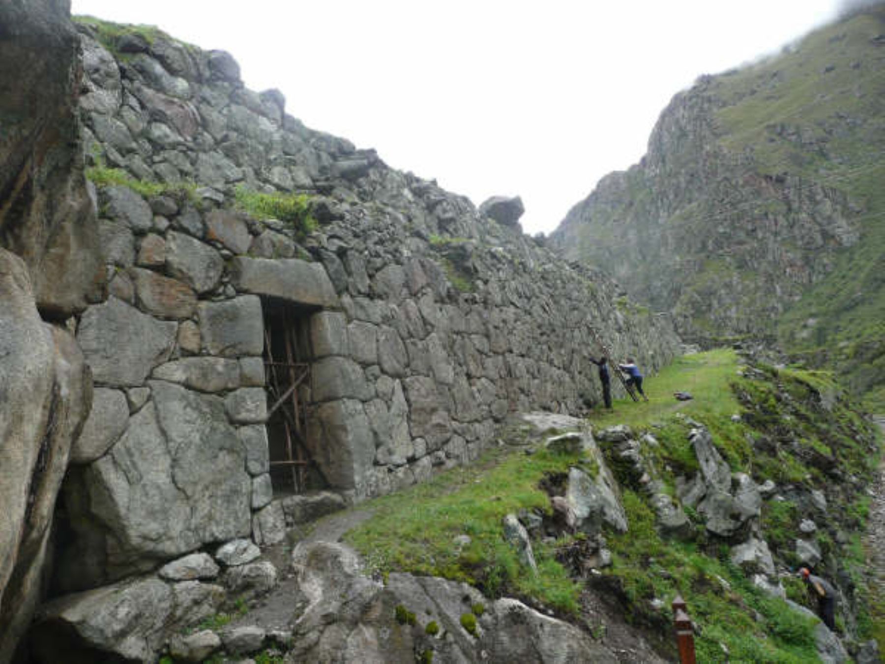Revelan que restos preíncas conforman el 40% del Parque Arqueológico de ...