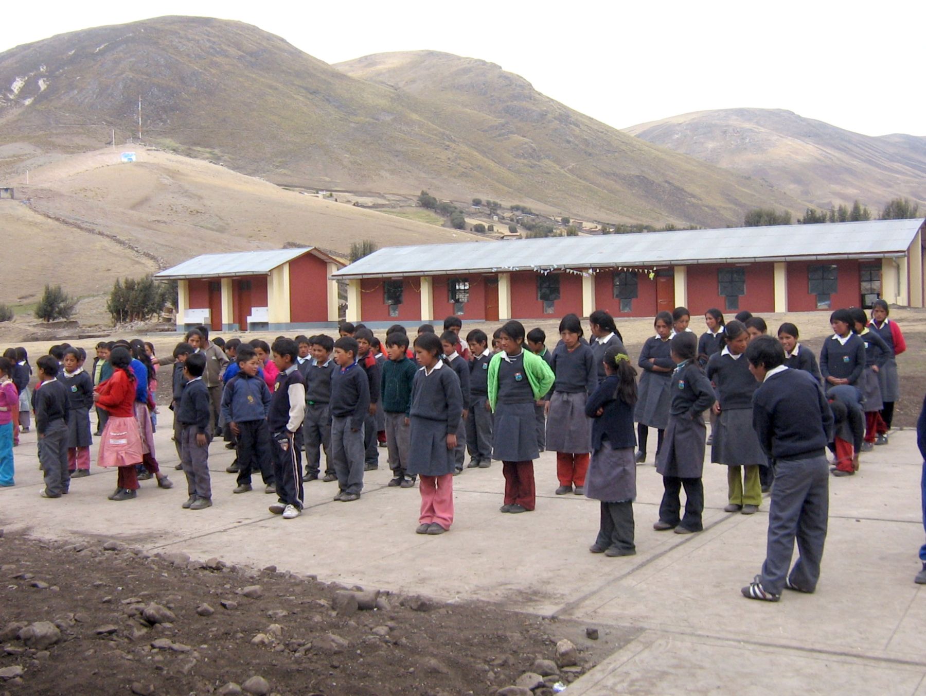 Italian-Canadian billionaire helps rural schools in Cusco | Noticias ...