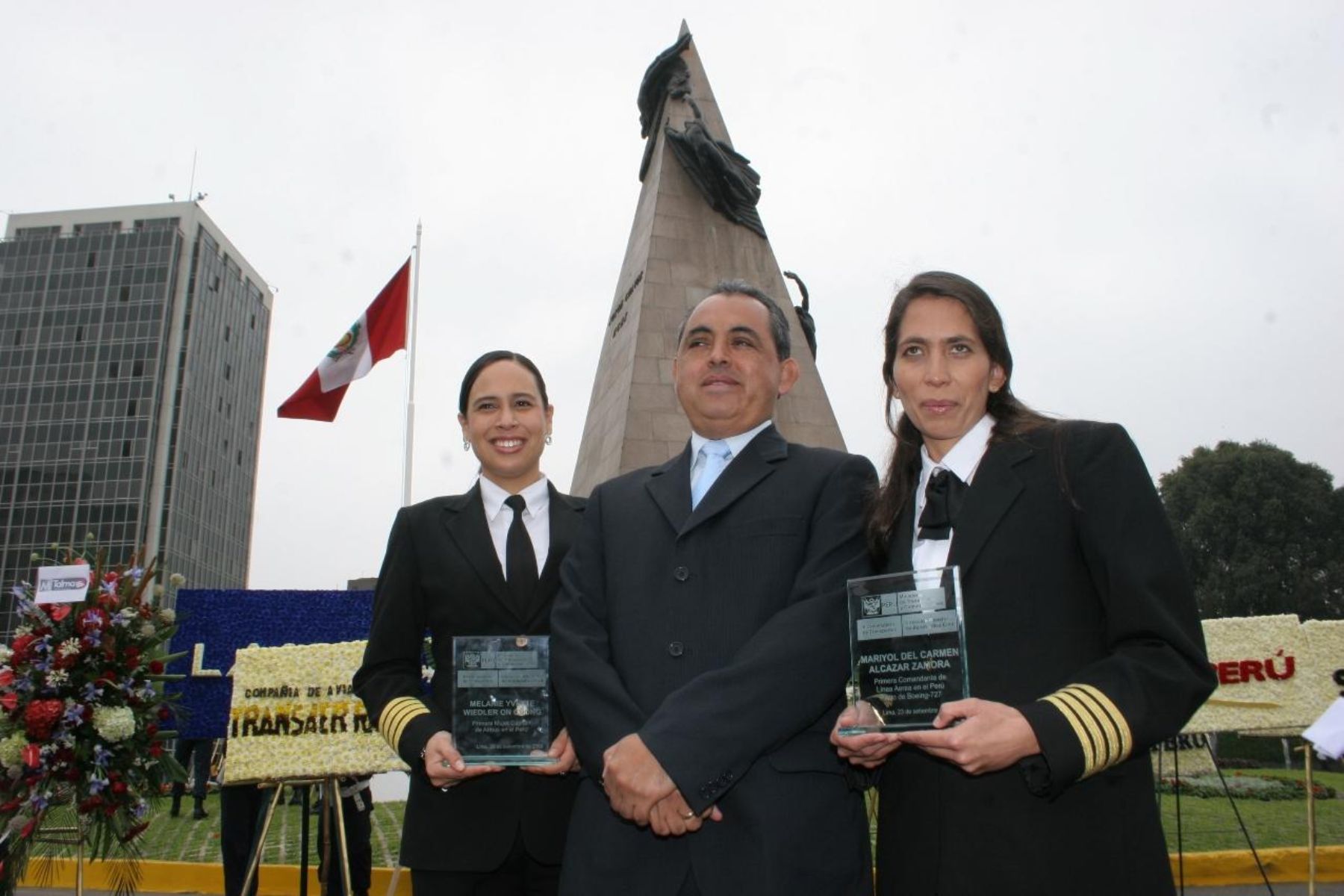 MTPE reconoce a mujeres que pilotean aviones Boeing 727 y Airbus ...