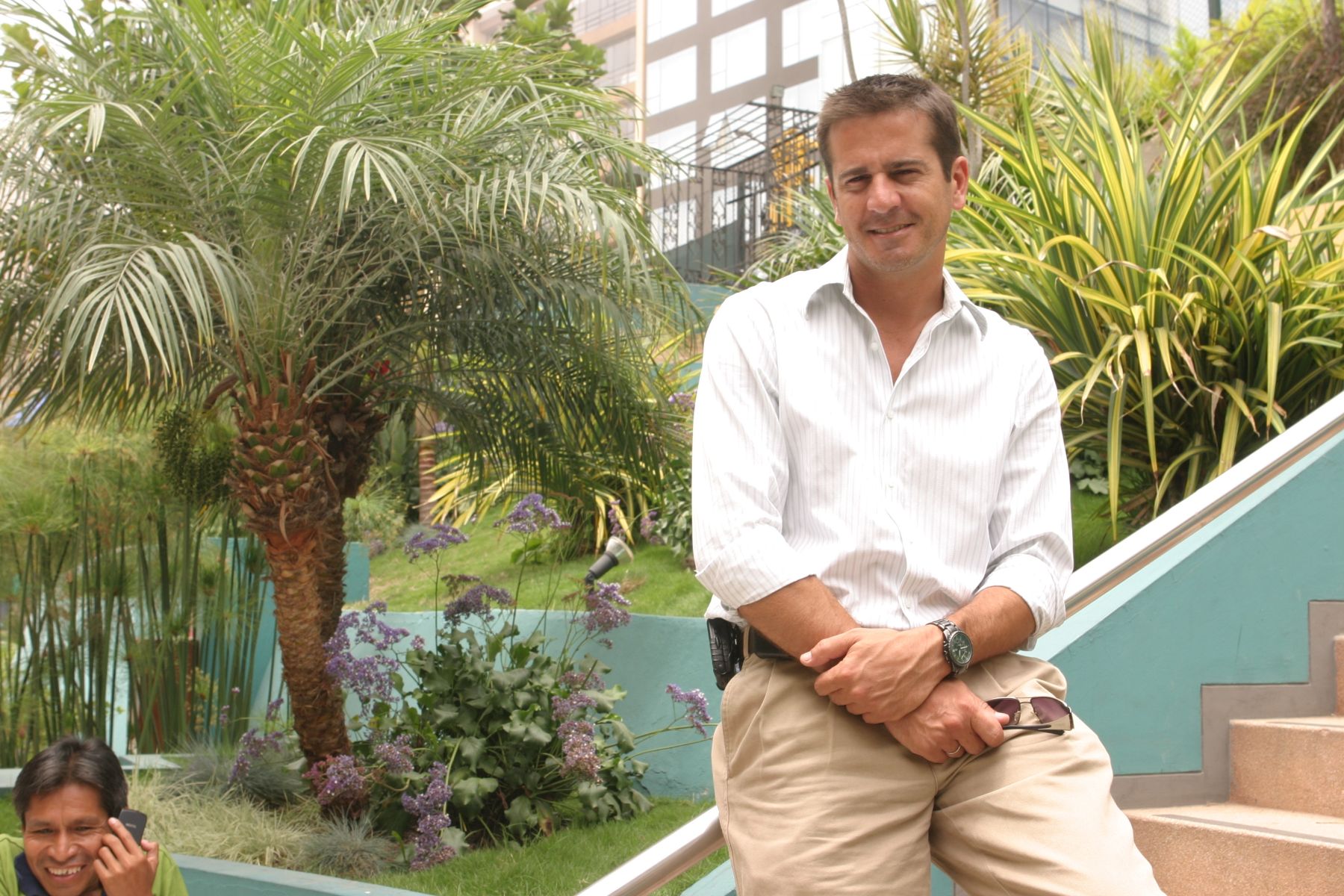 Gustavo Mayer conduce "Viviendo mejor" desde este domingo por TVPerú ...