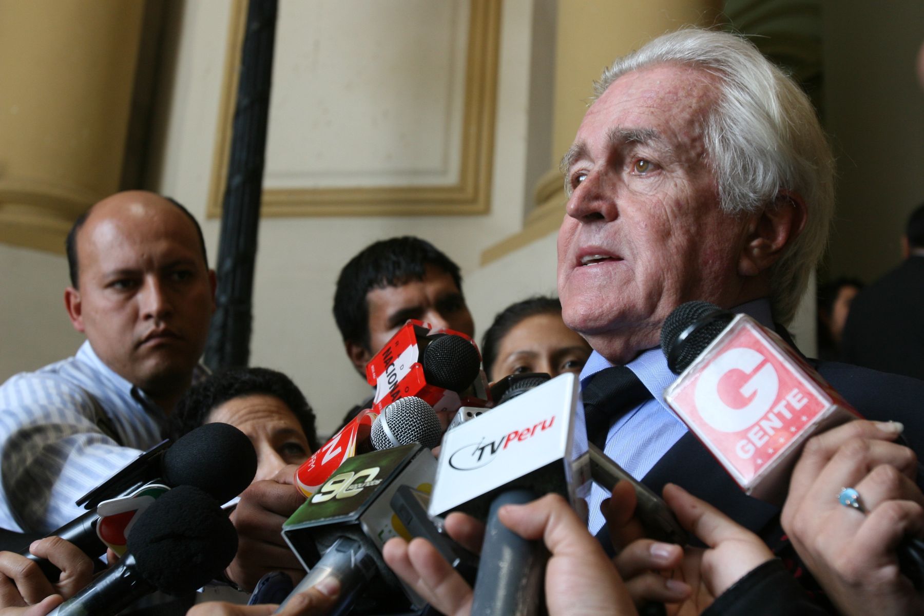 Valle Riestra anuncia que TC admitió recurso que le permitiría ...