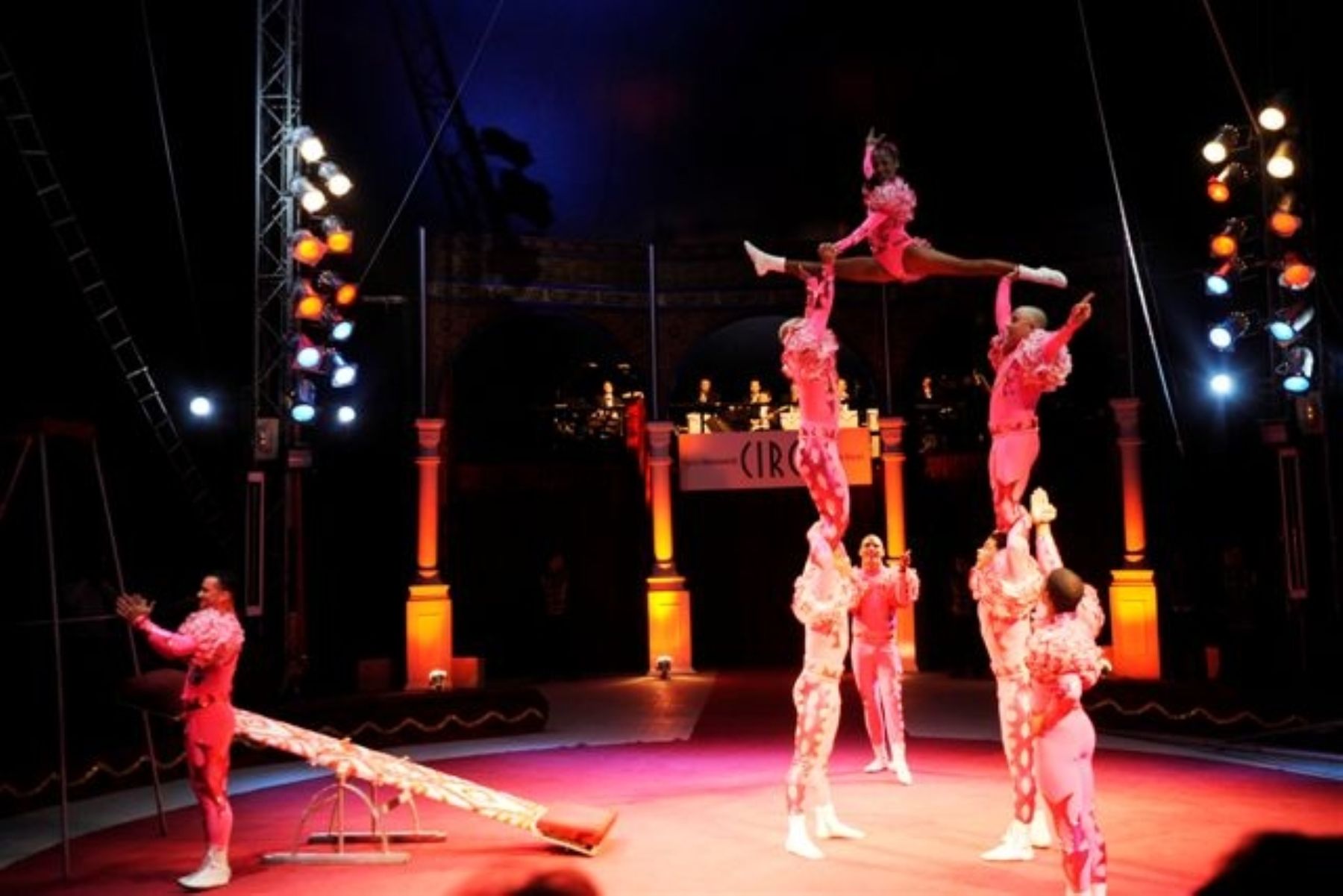 Circo tradicional Zirkus der Sonne estrena temporada esta noche en el ...