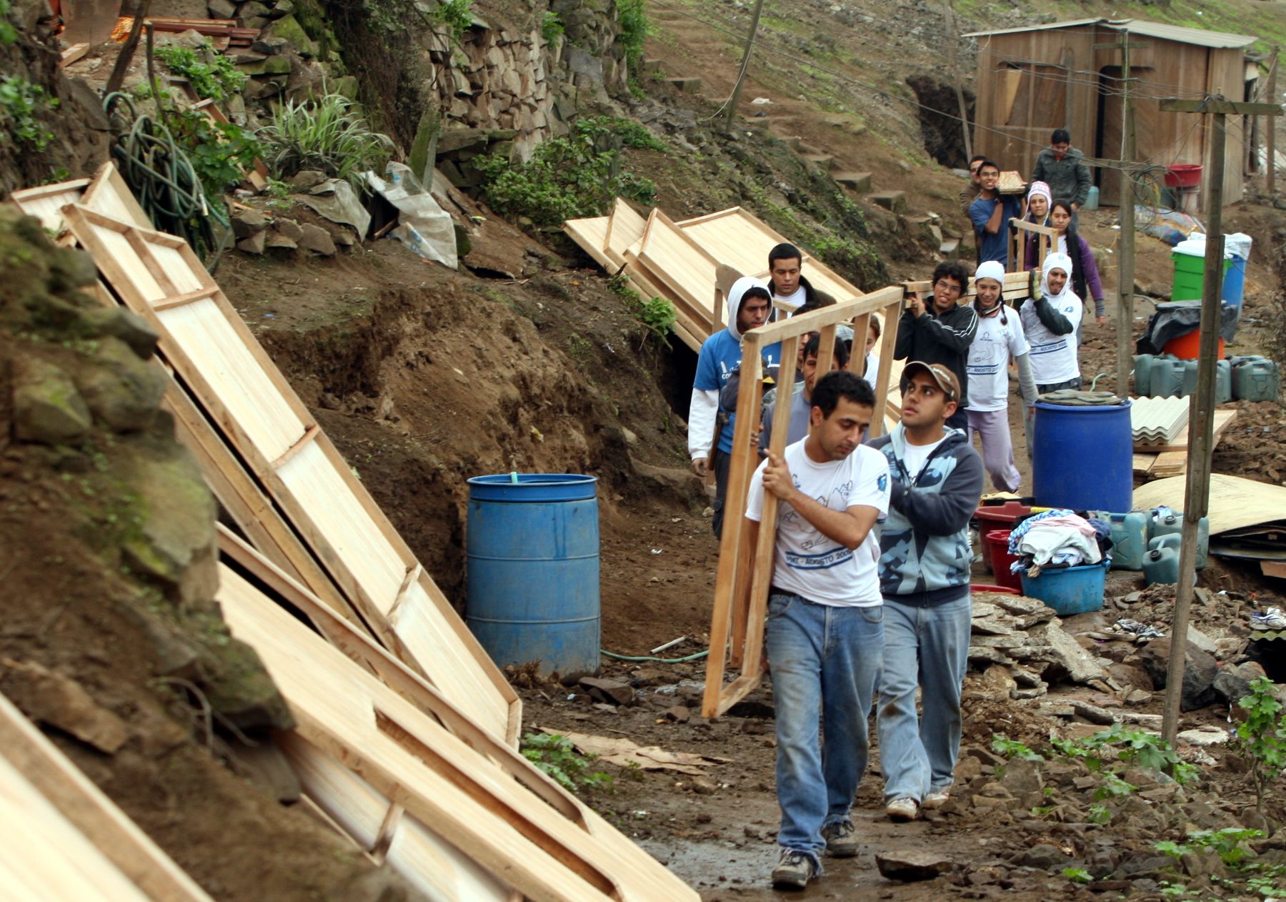 Asociación ‘Un Techo Para Mi País’ ha construido casi tres mil casas en ...