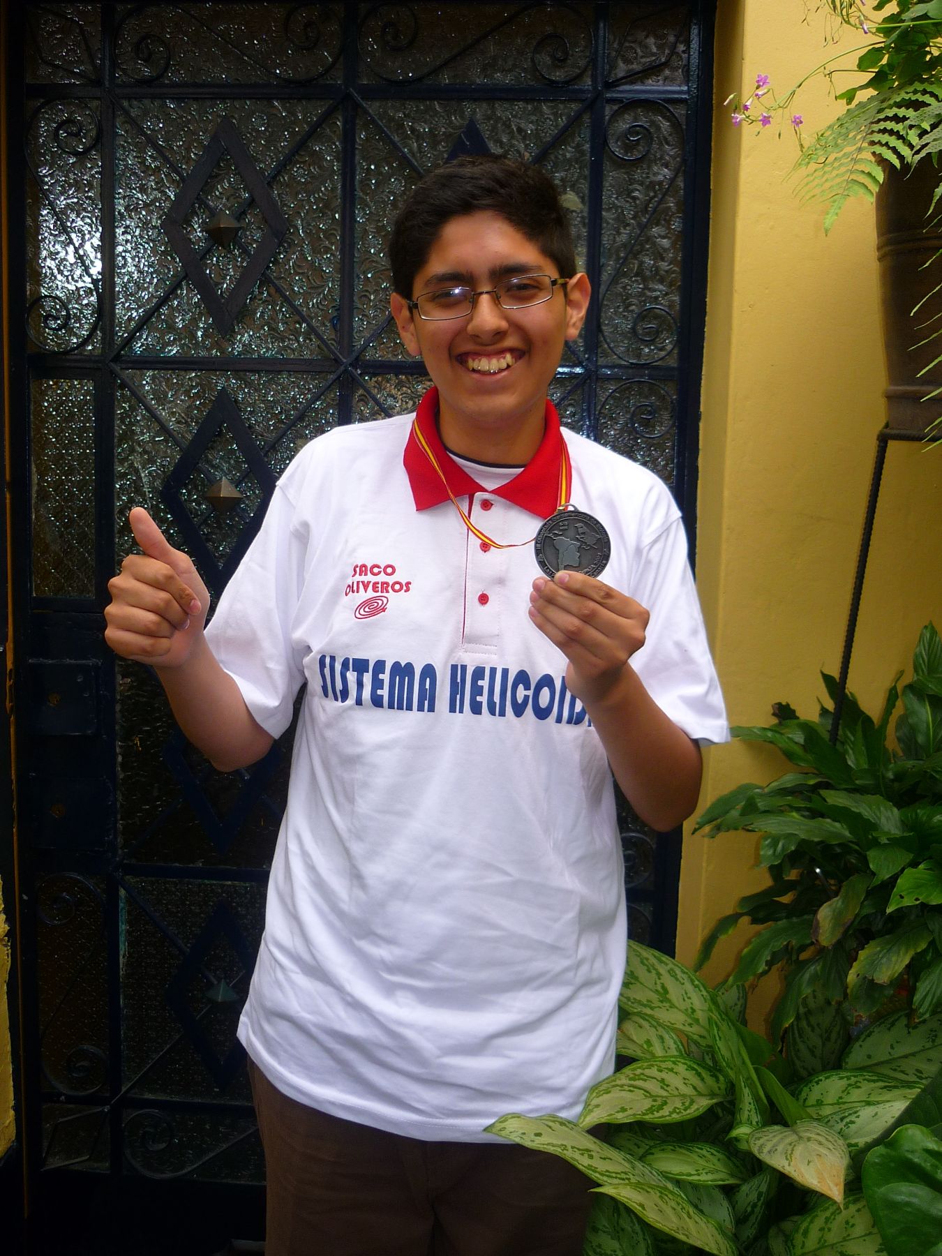 Estudiante peruano Luis Cabrera ganó medalla de plata en XIV Olimpiada ...