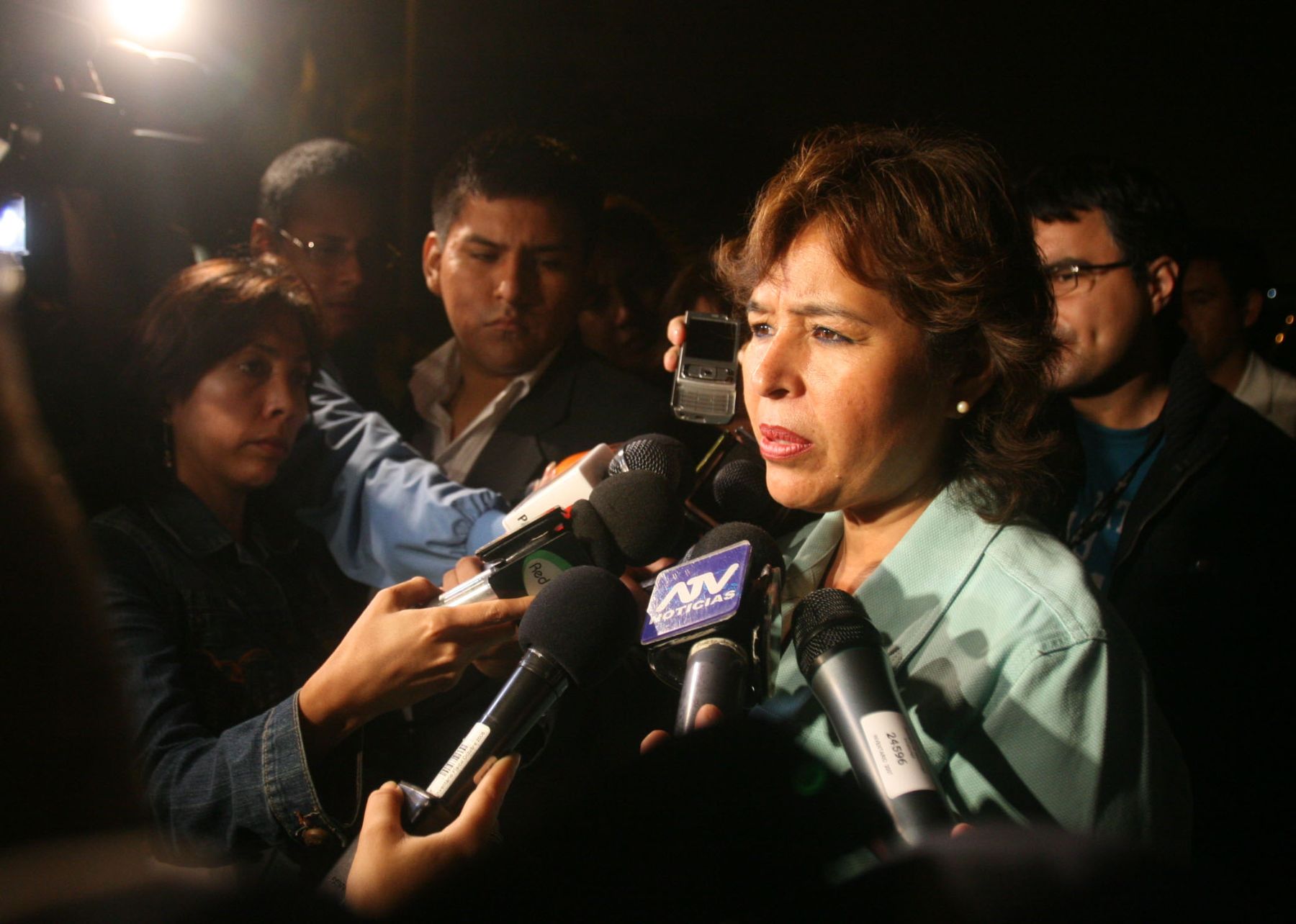 Restos de peruano fallecido en Haití llegaron en avión Hércules a Lima ...