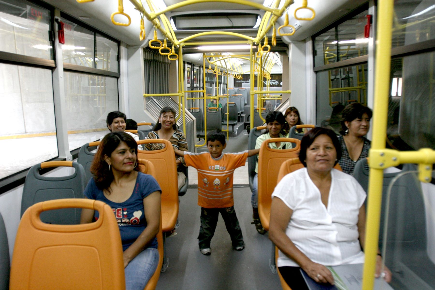 Buses de El Metropolitano circularán a 30 kilómetros por hora en ...
