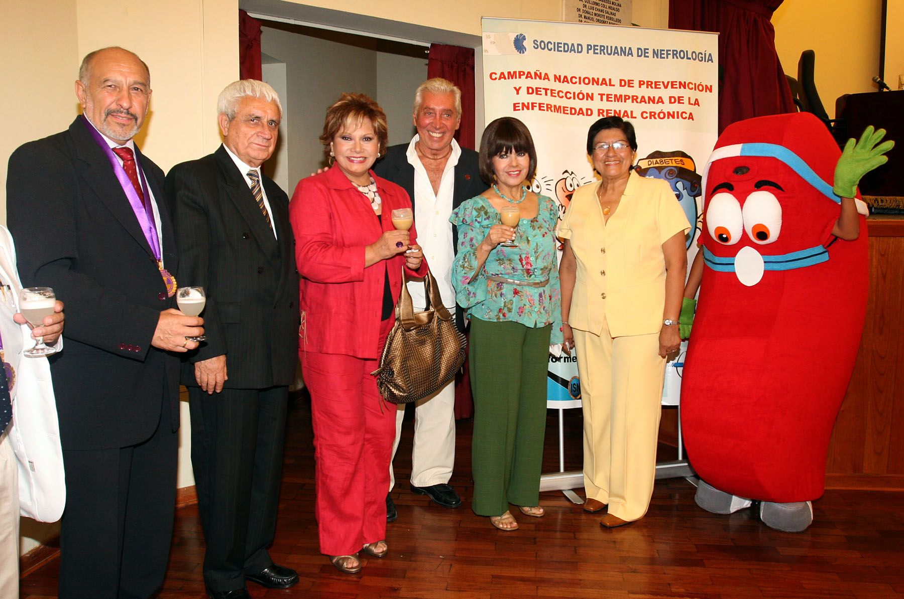 Oswaldo Cattone admira trabajo de Gianella Neyra y Denise Arregui en ...